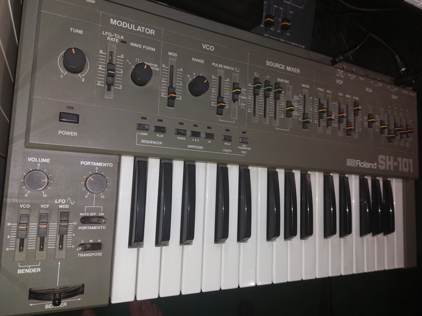 SH-101 - Roland SH-101 - Audiofanzine