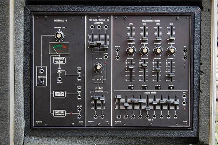 System 700 - Roland System 700 - Audiofanzine