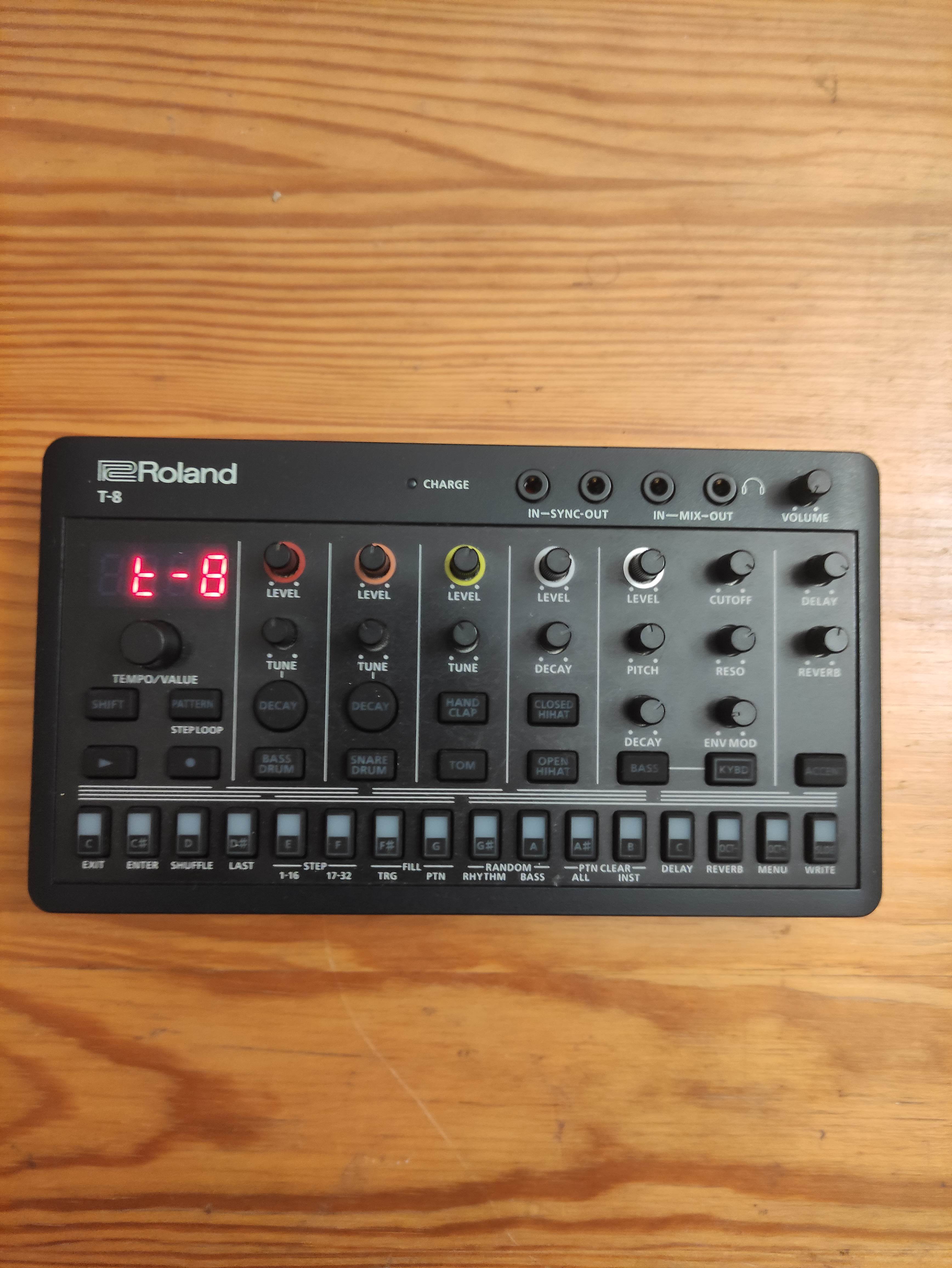 T-8 - Roland T-8 - Audiofanzine
