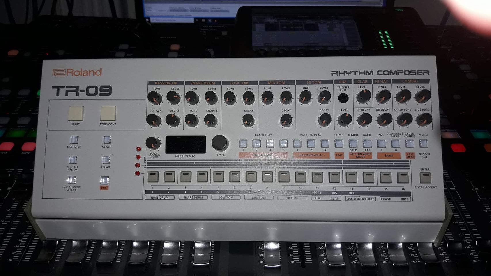 TR-09 - Roland TR-09 - Audiofanzine