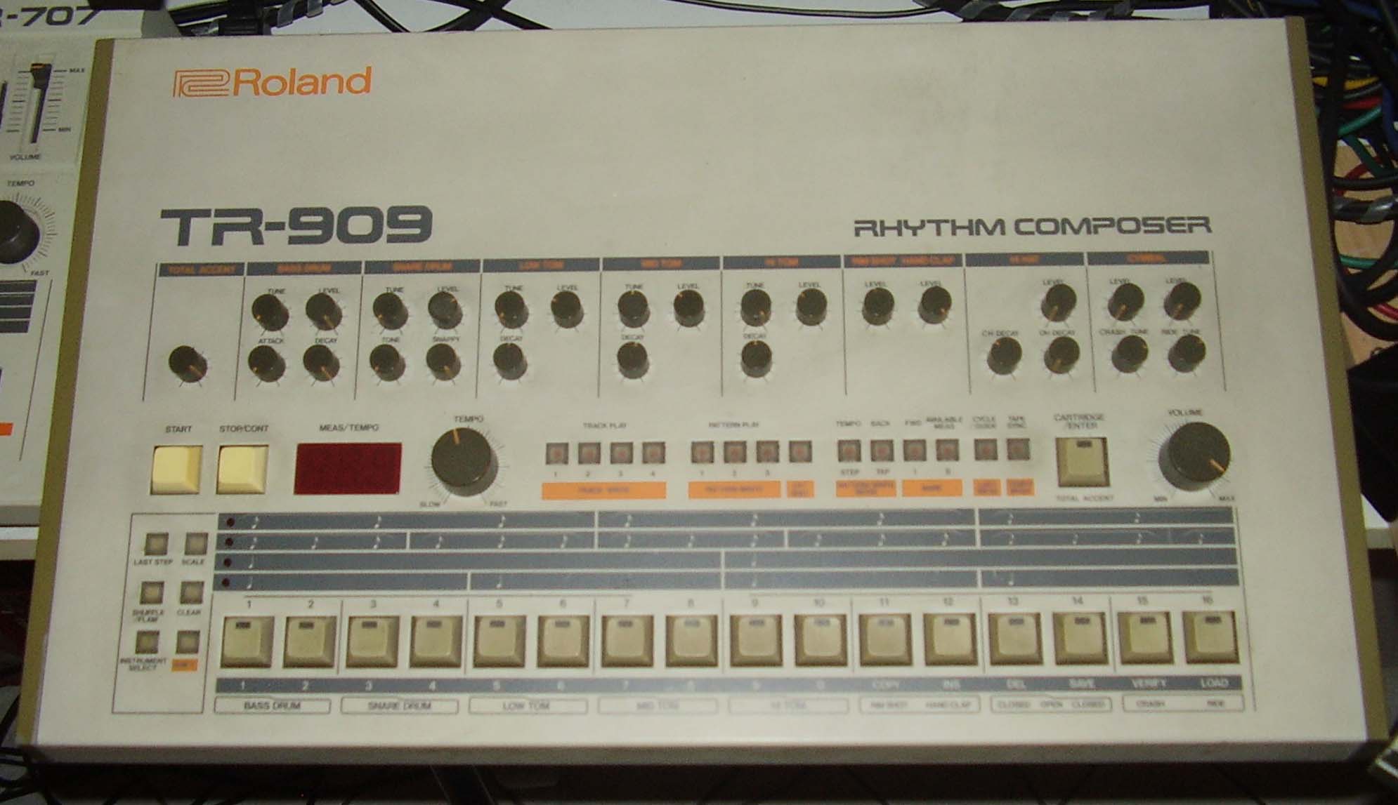 Roland TR 909 Image 324646 Audiofanzine