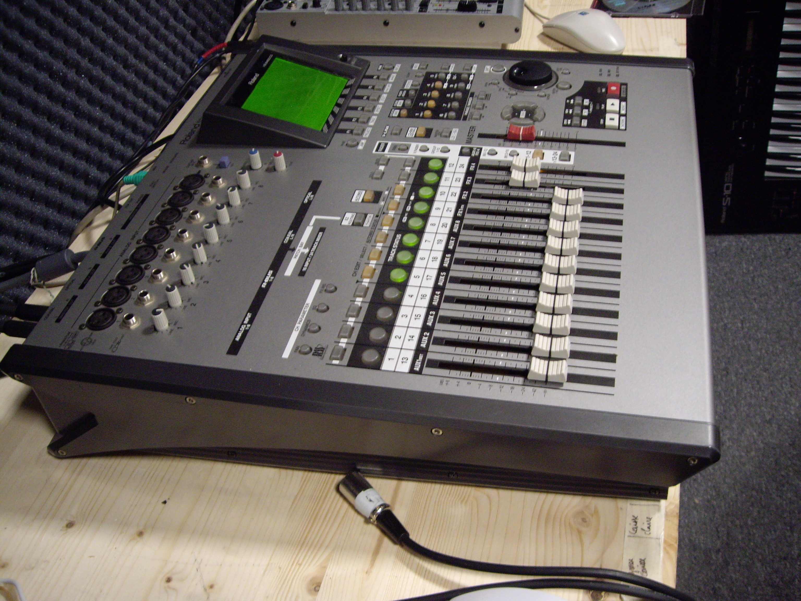 VS-2400 CD - Roland VS-2400 CD - Audiofanzine