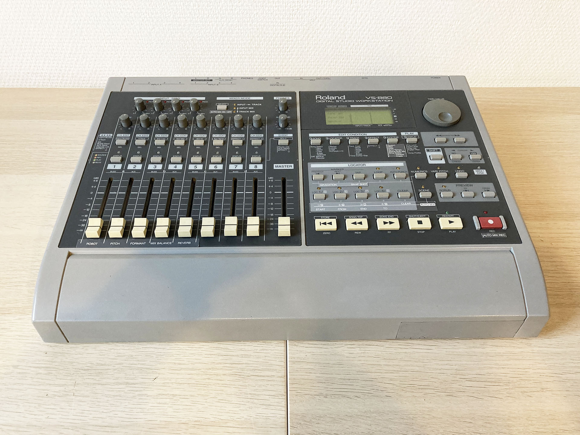 VS 880 Roland VS 880 Audiofanzine