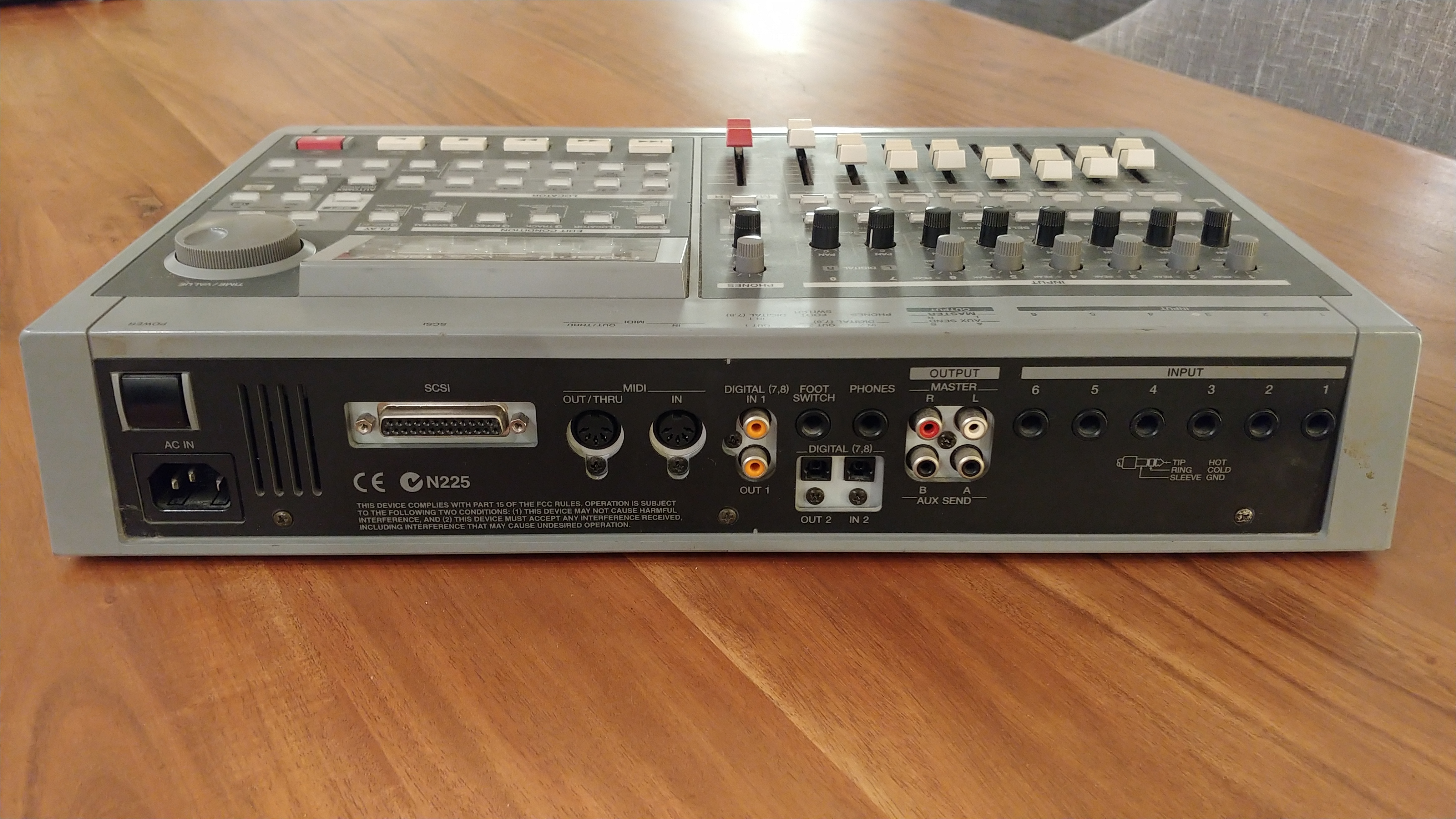 vs-880-ex-roland-vs-880-ex-audiofanzine