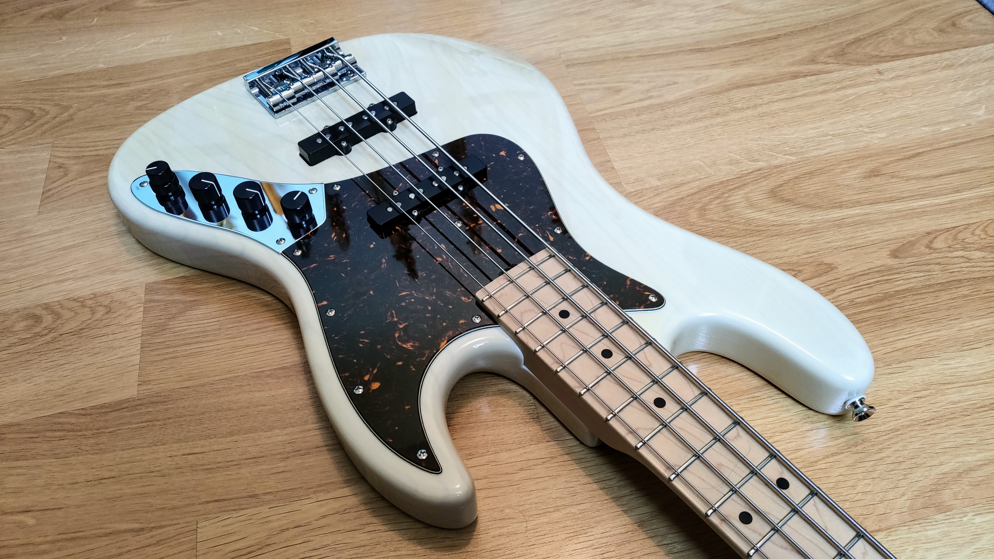 Metro Vintage MV4 - Sadowsky Metro Vintage MV4 - Audiofanzine