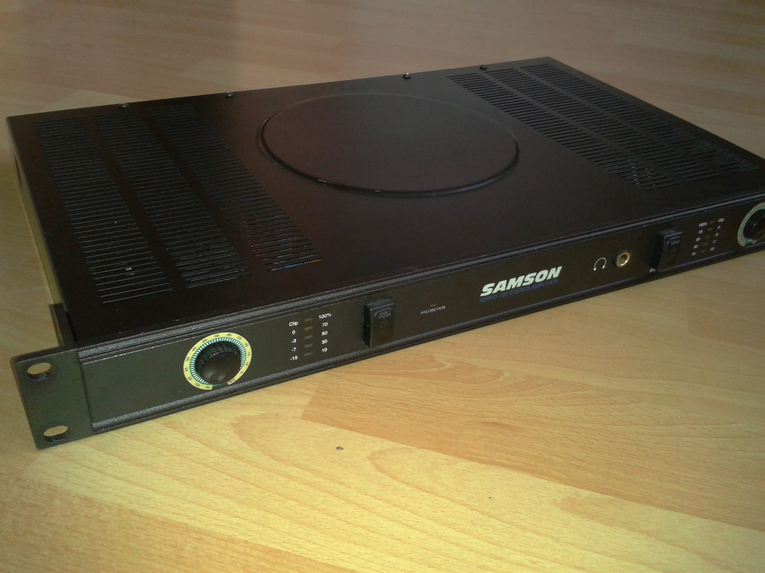 SERVO 120A - Samson Technologies Servo 120a - Audiofanzine