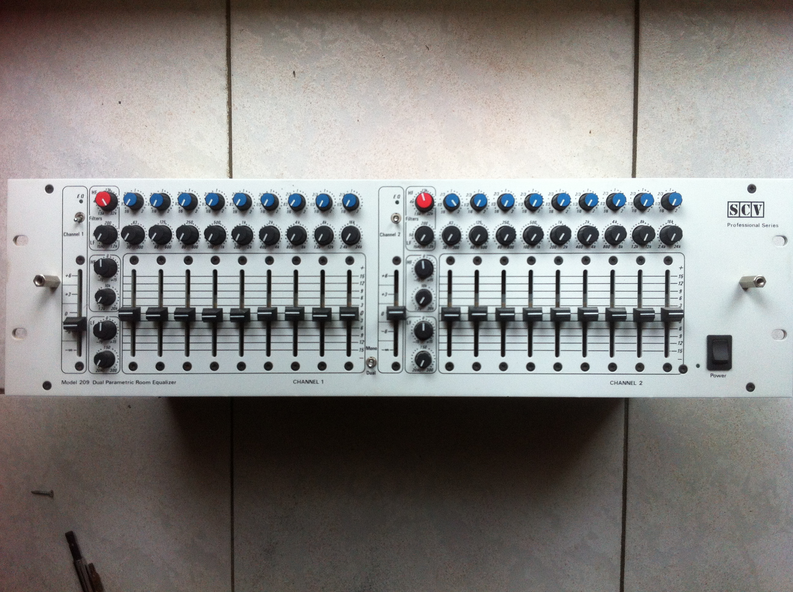 Model 209 Dual Parametric Room Equalizer SCV Electronics - Audiofanzine