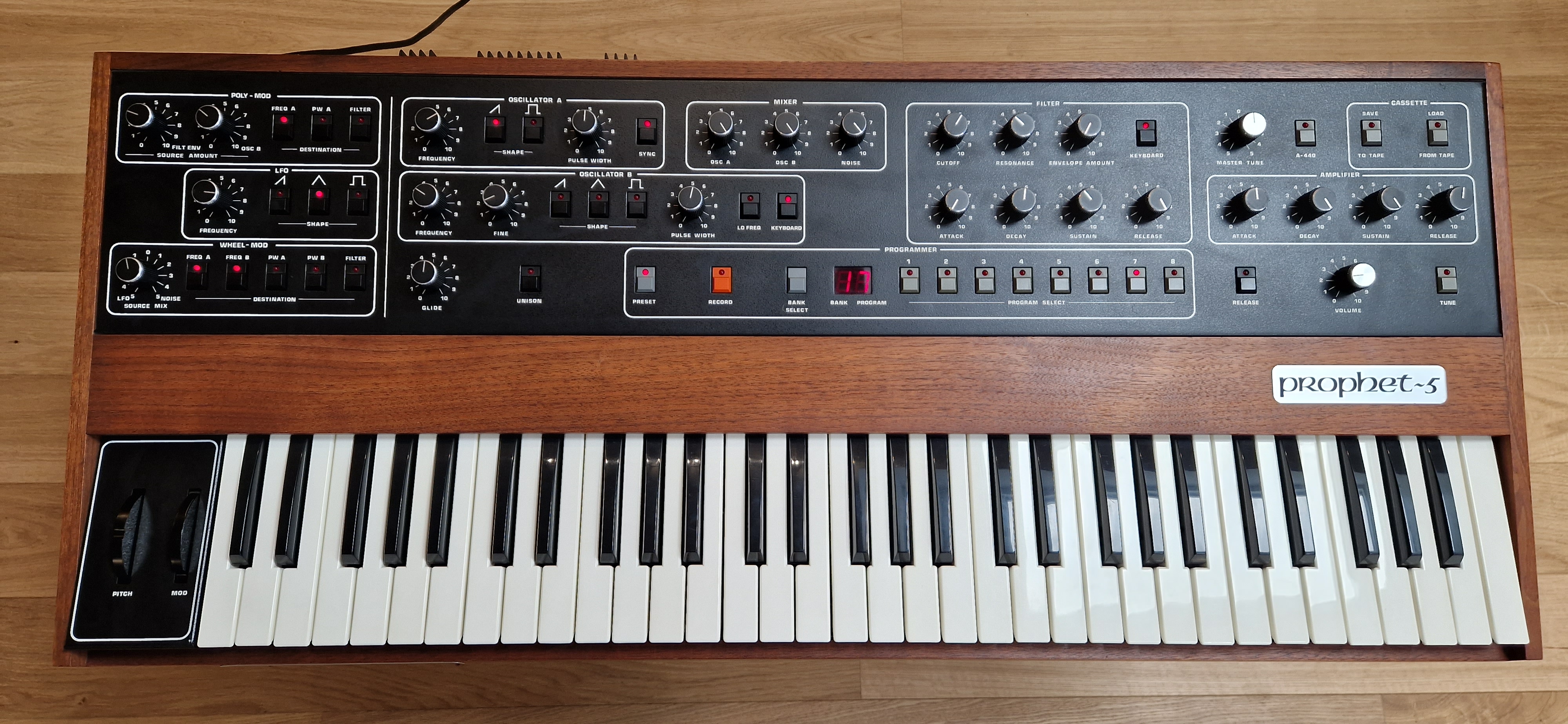 Prophet-5 - Sequential Circuits Prophet-5 - Audiofanzine