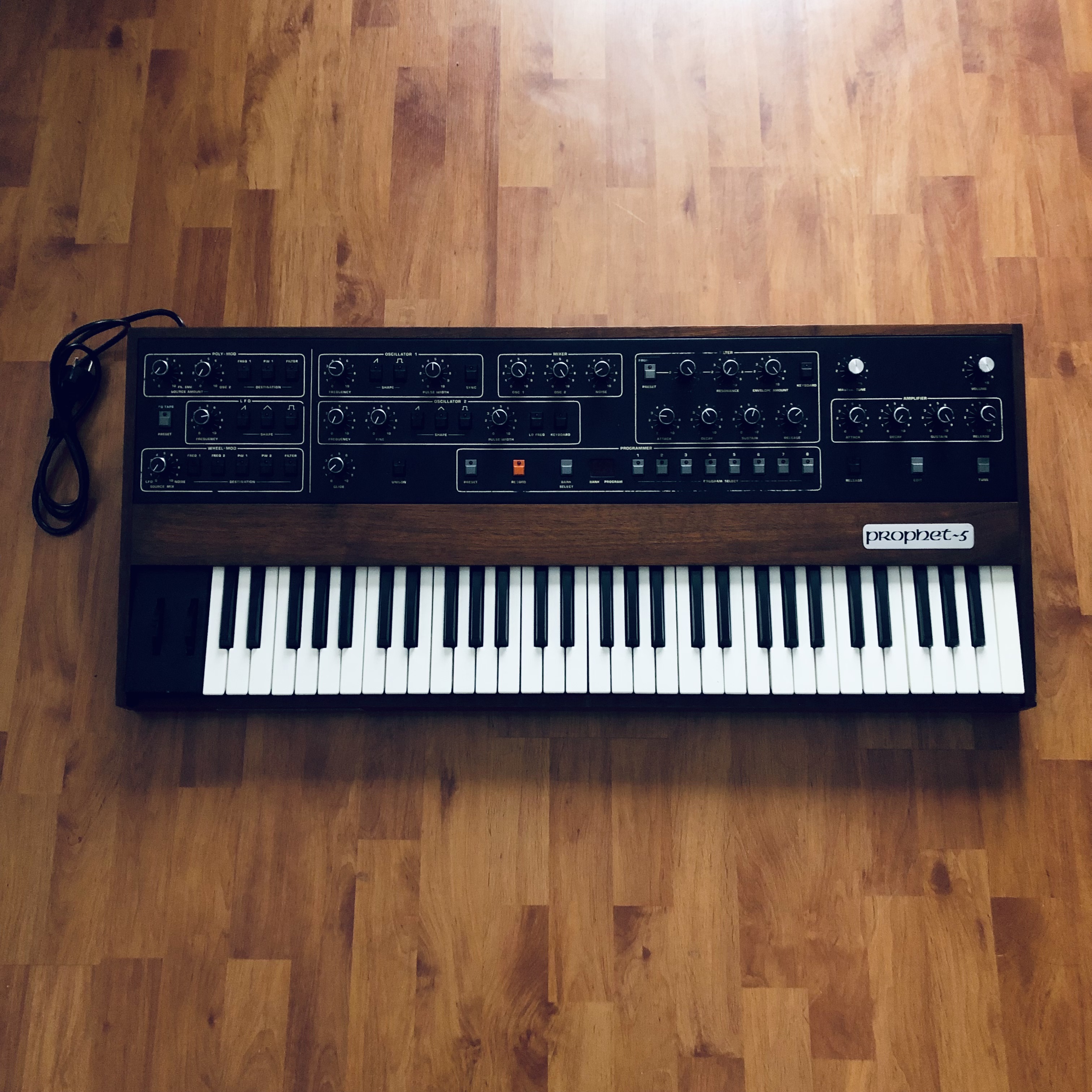 Prophet-5 Rev2 - Sequential Circuits Prophet-5 Rev2 - Audiofanzine