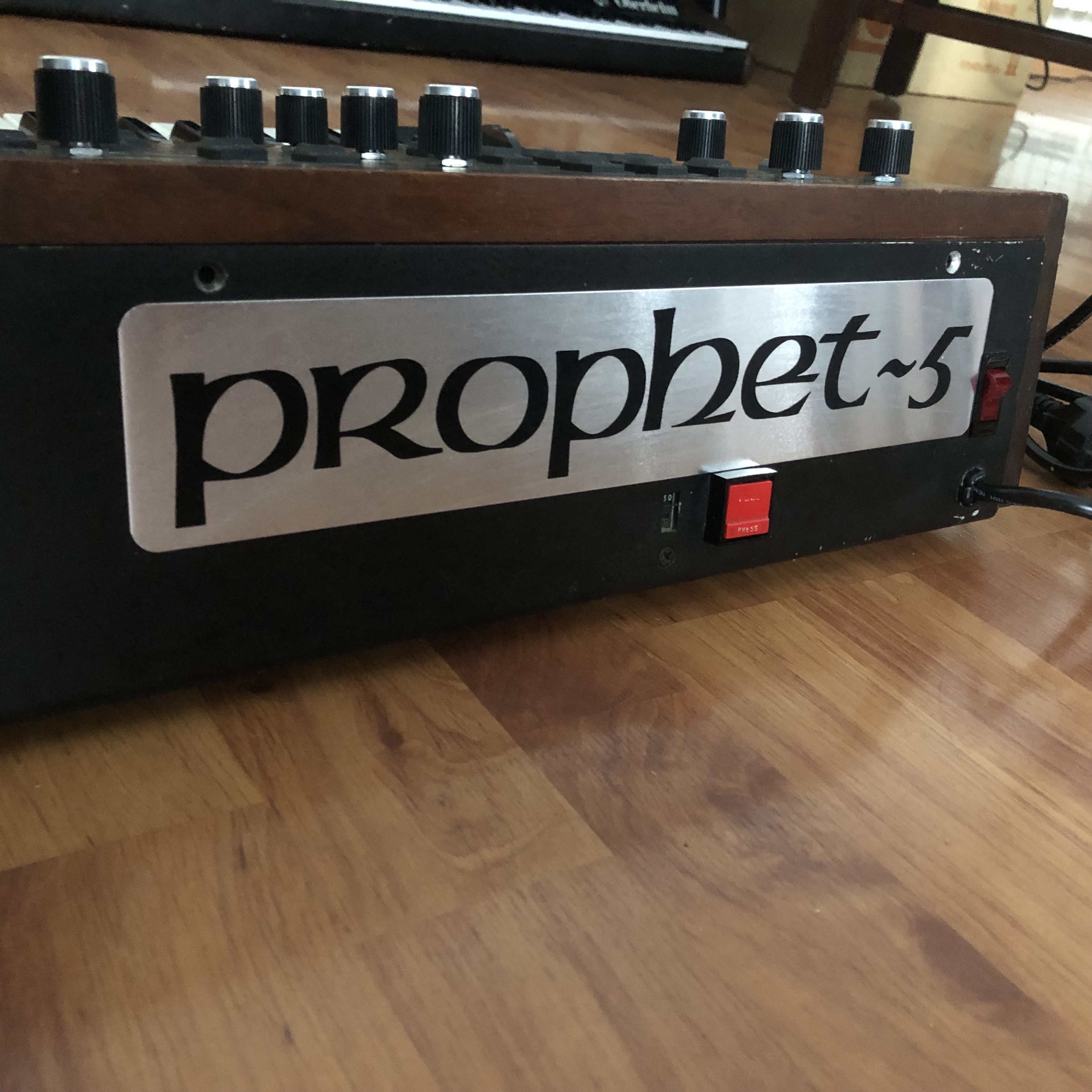 Prophet-5 Rev2 - Sequential Circuits Prophet-5 Rev2 - Audiofanzine