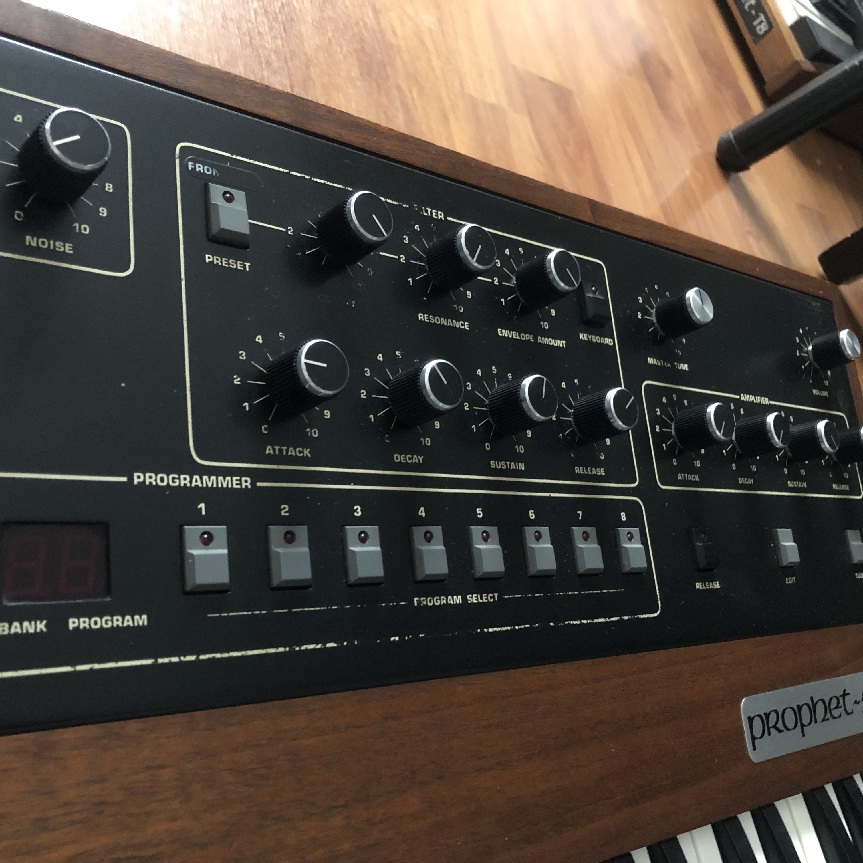 Prophet-5 Rev2 - Sequential Circuits Prophet-5 Rev2 - Audiofanzine