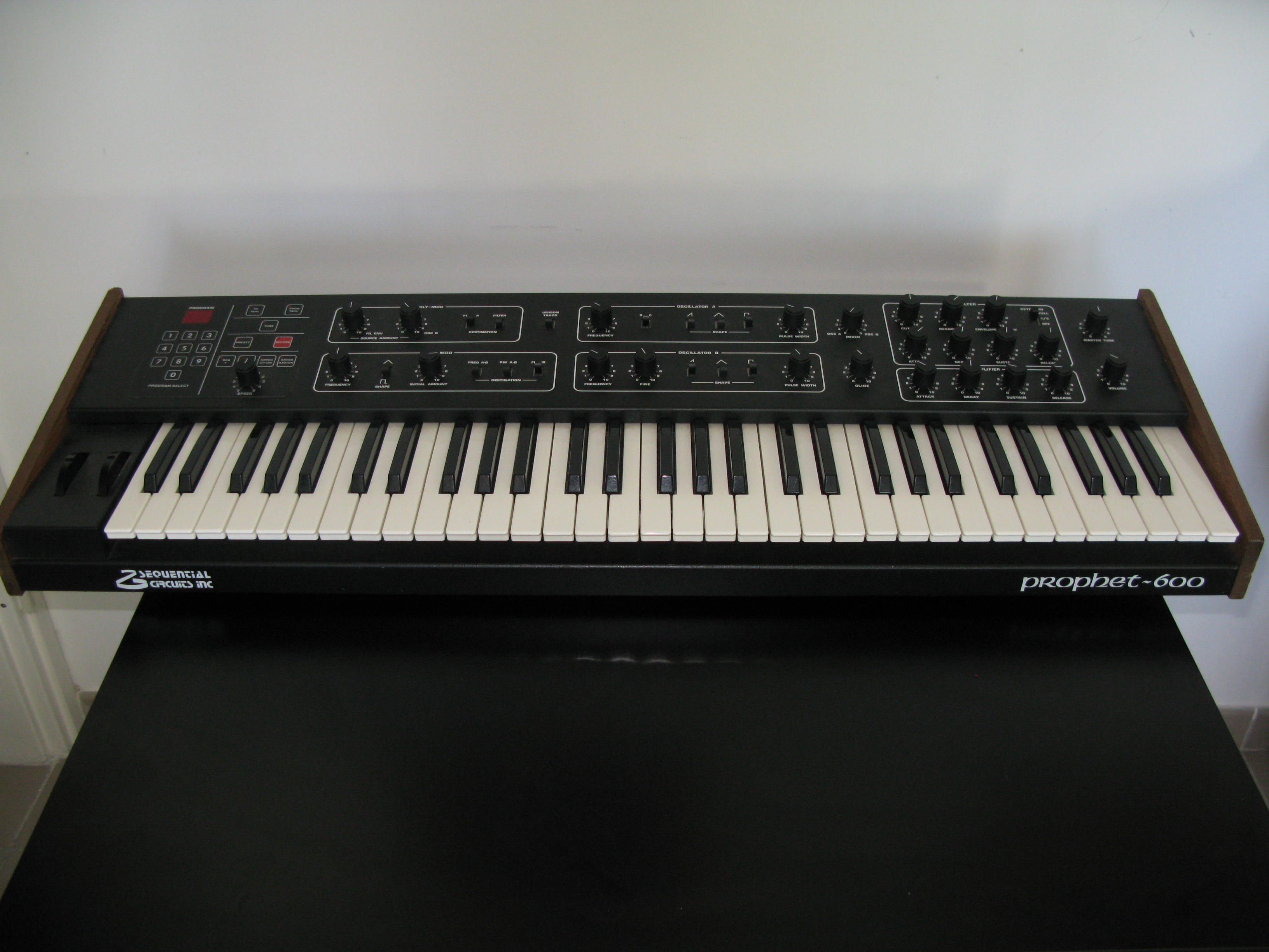 Photo Sequential Circuits Prophet 600 : Sequential Circuits Prophet 600 ...