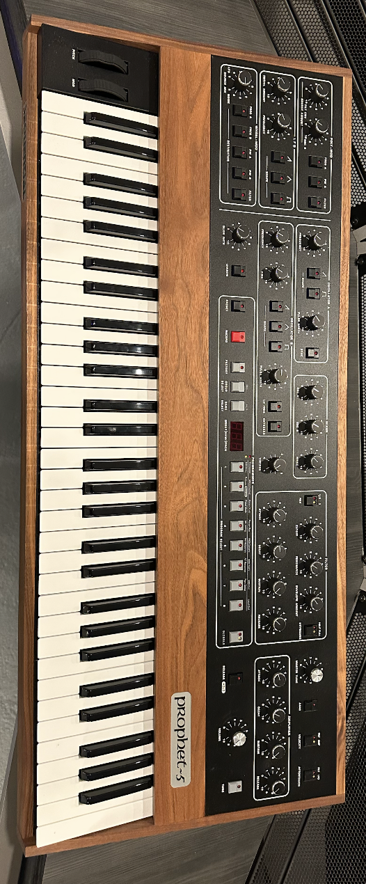 Prophet-5 Rev4 - Sequential Prophet-5 Rev4 - Audiofanzine