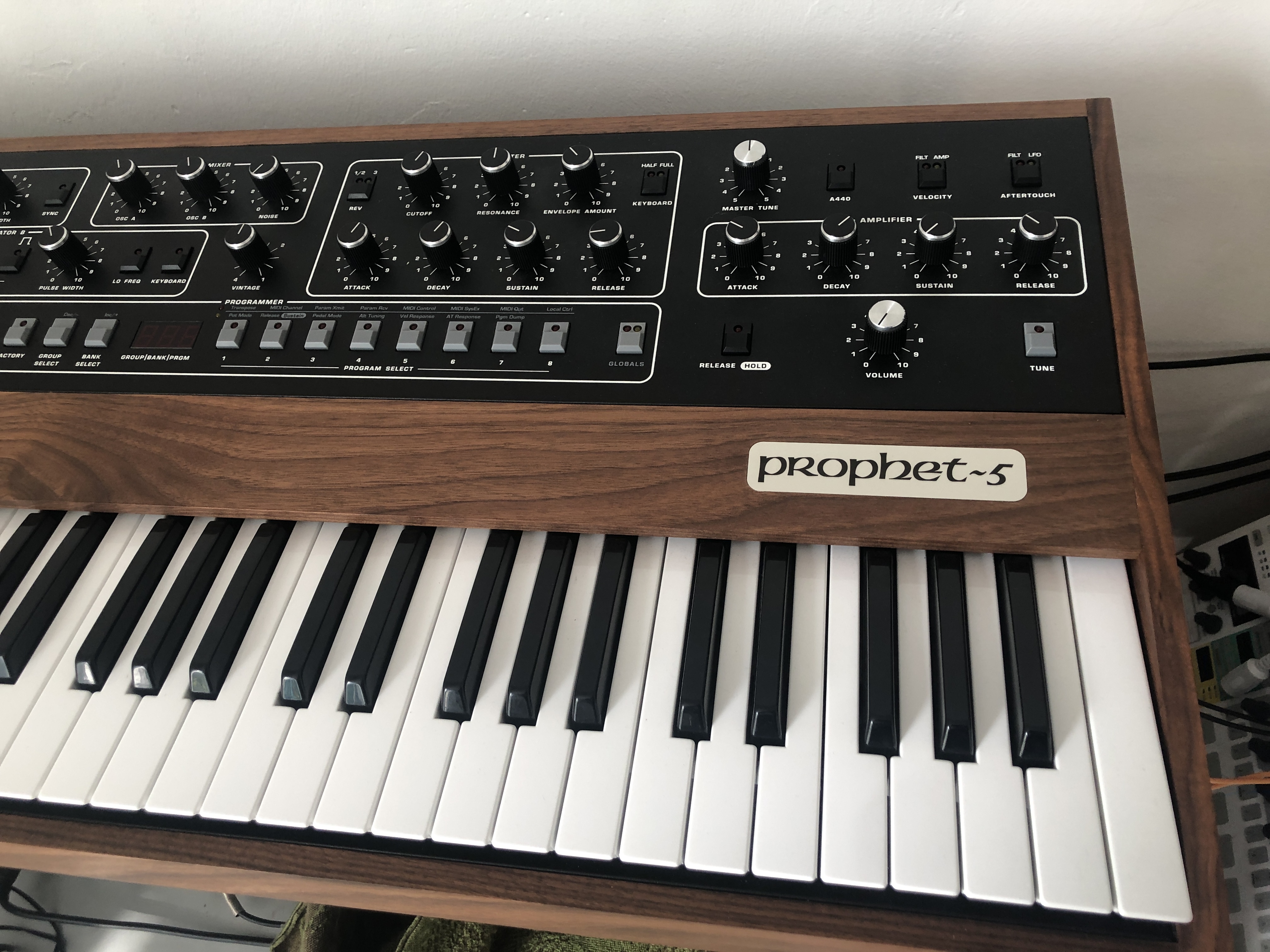 Prophet-5 Rev4 - Sequential Prophet-5 Rev4 - Audiofanzine