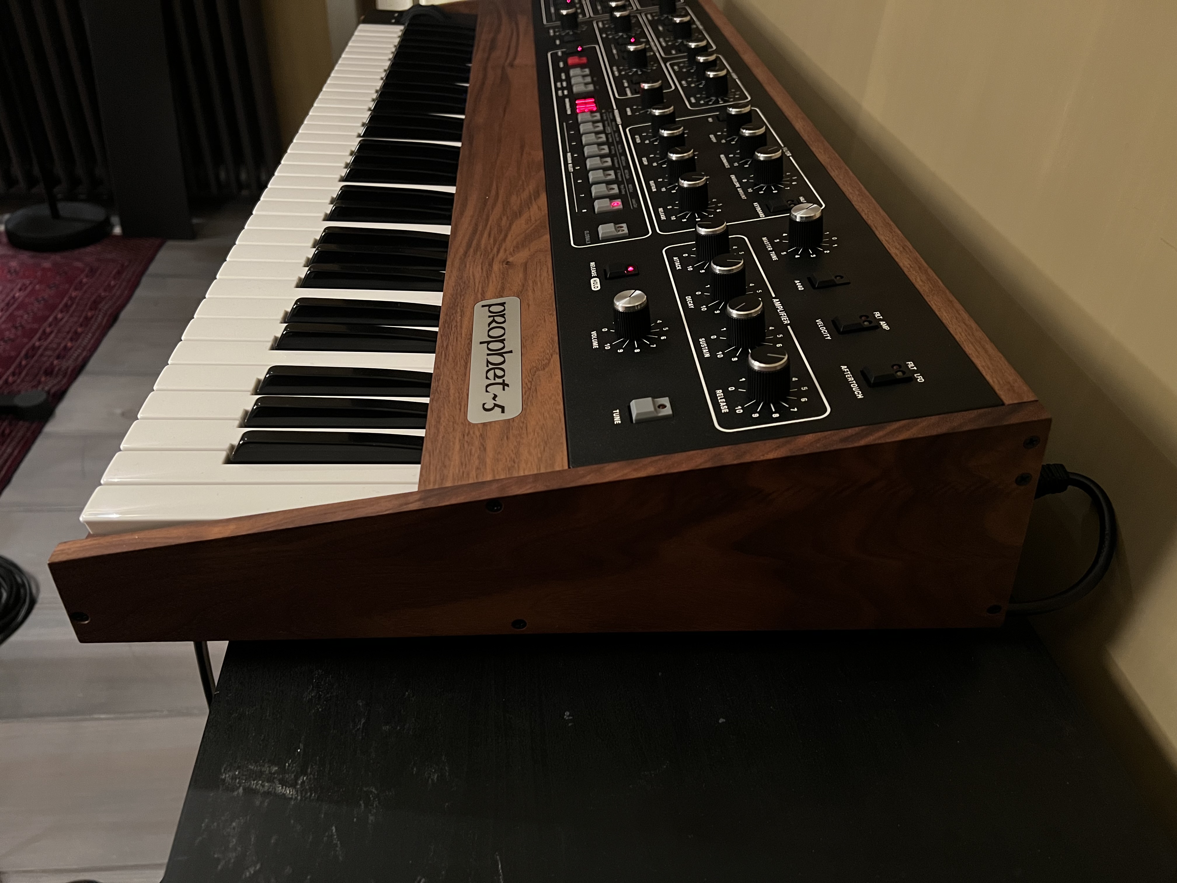 Prophet-5 Rev4 - Sequential Prophet-5 Rev4 - Audiofanzine