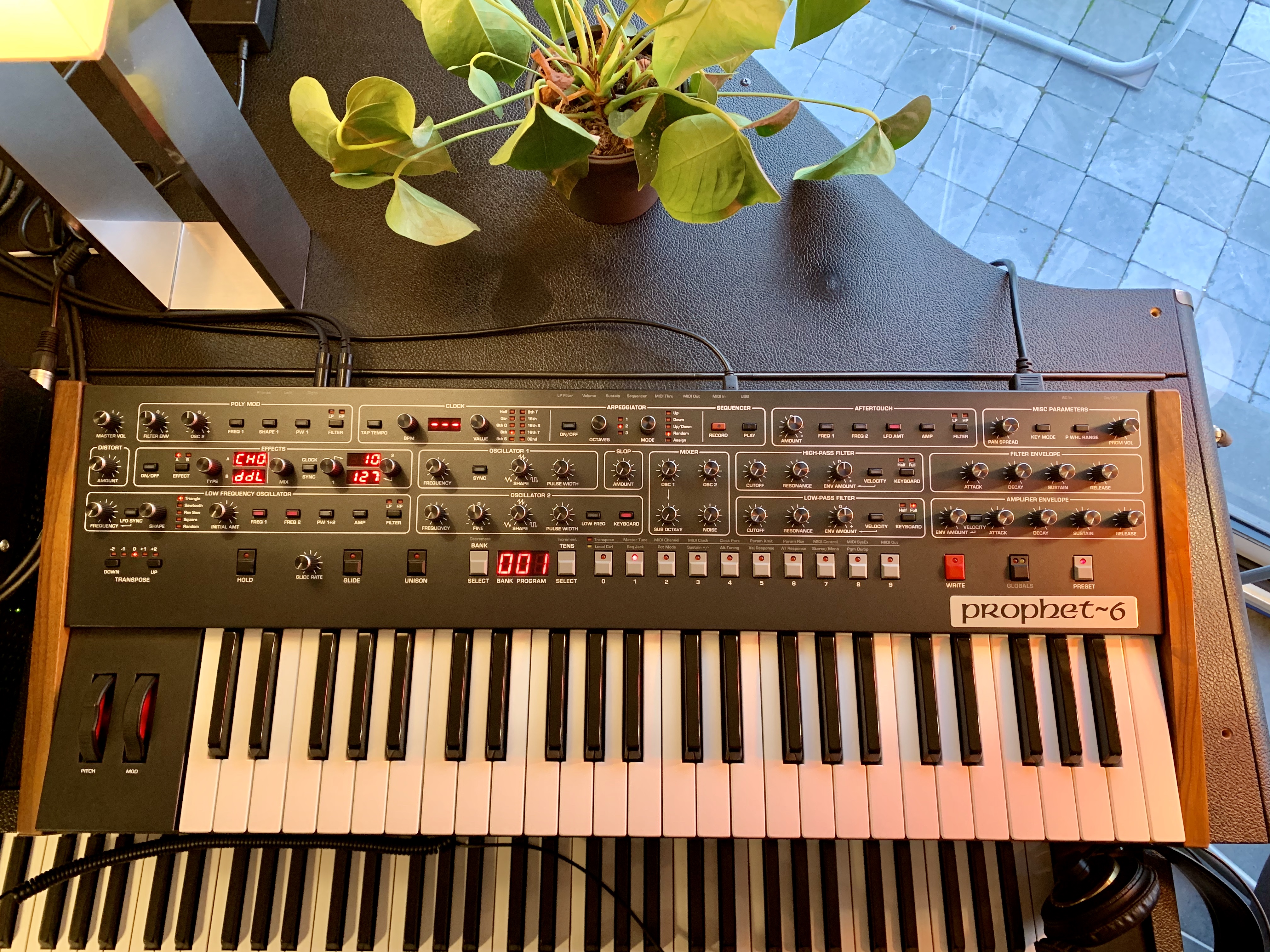 Prophet-6 - Sequential Prophet-6 - Audiofanzine