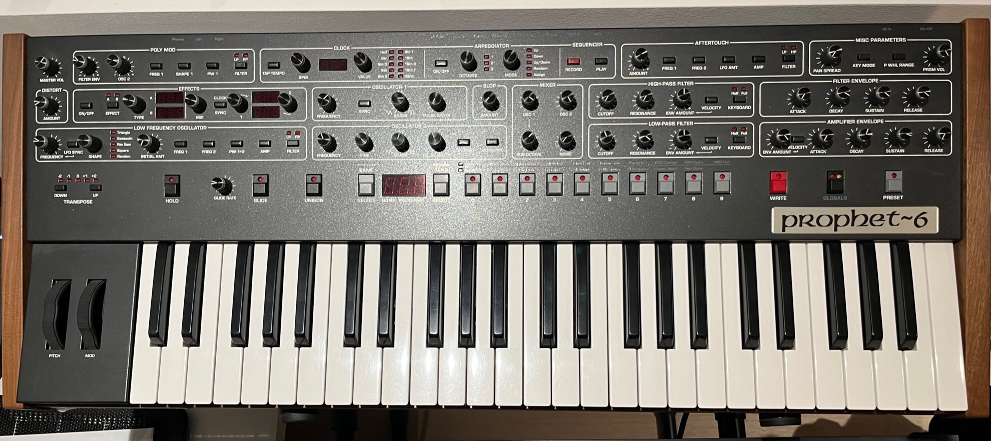 Prophet-6 - Sequential Prophet-6 - Audiofanzine