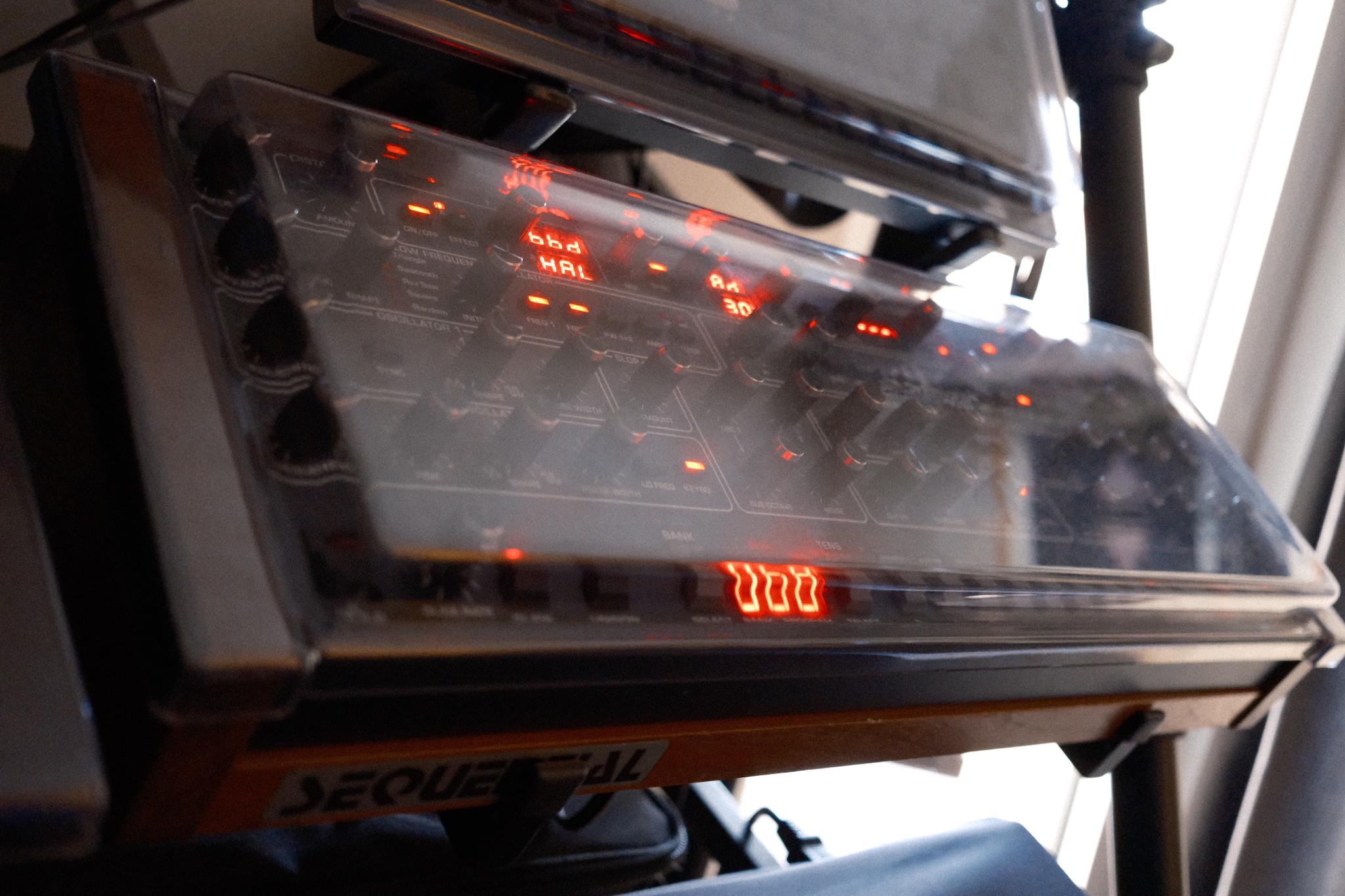 Sequential Prophet 6 Module + Decksaver occasion (Ile-de-France) - Audiofanzine