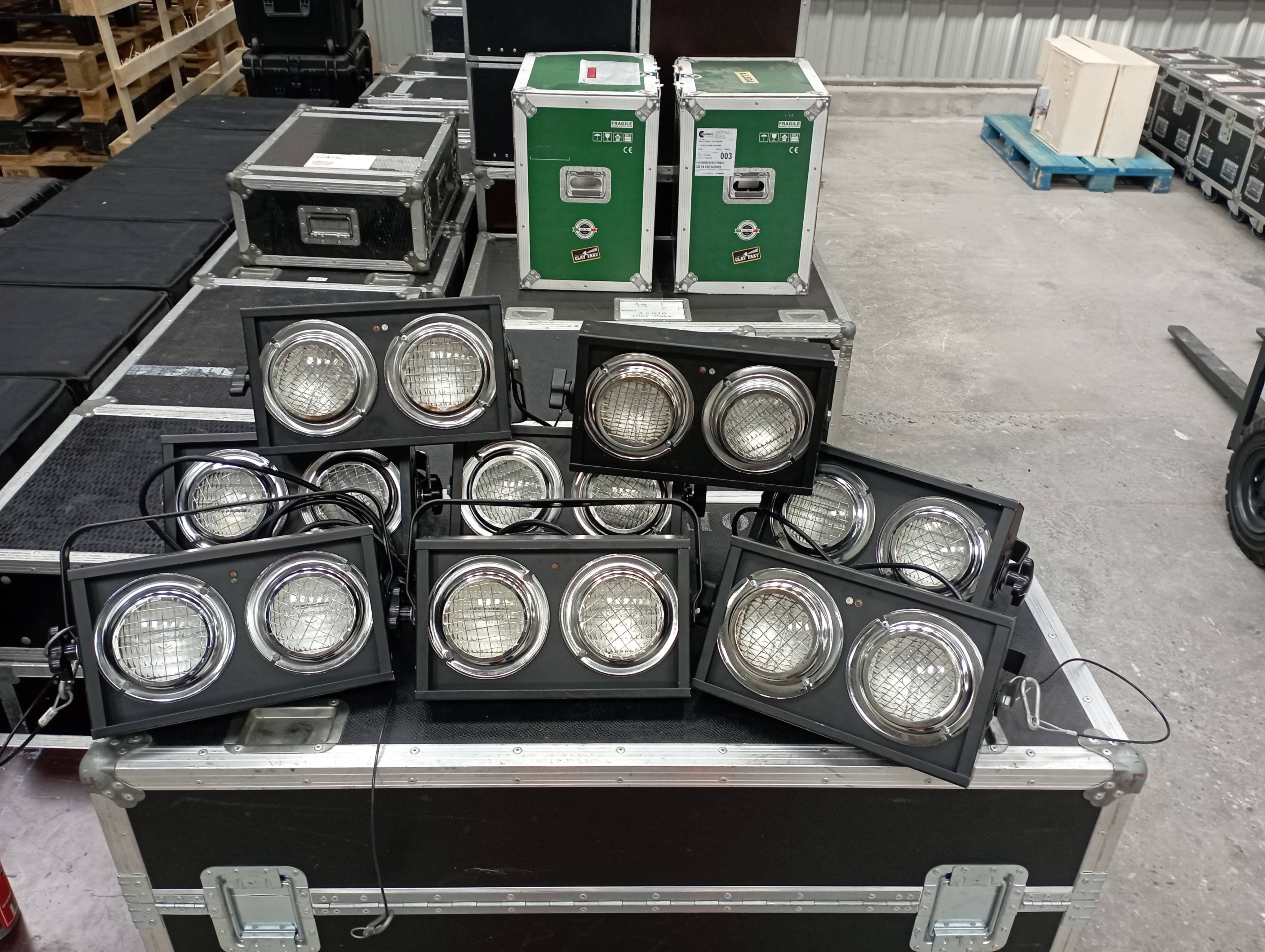 Stage Blinder 2 DMX - Showtec Stage Blinder 2 DMX - Audiofanzine