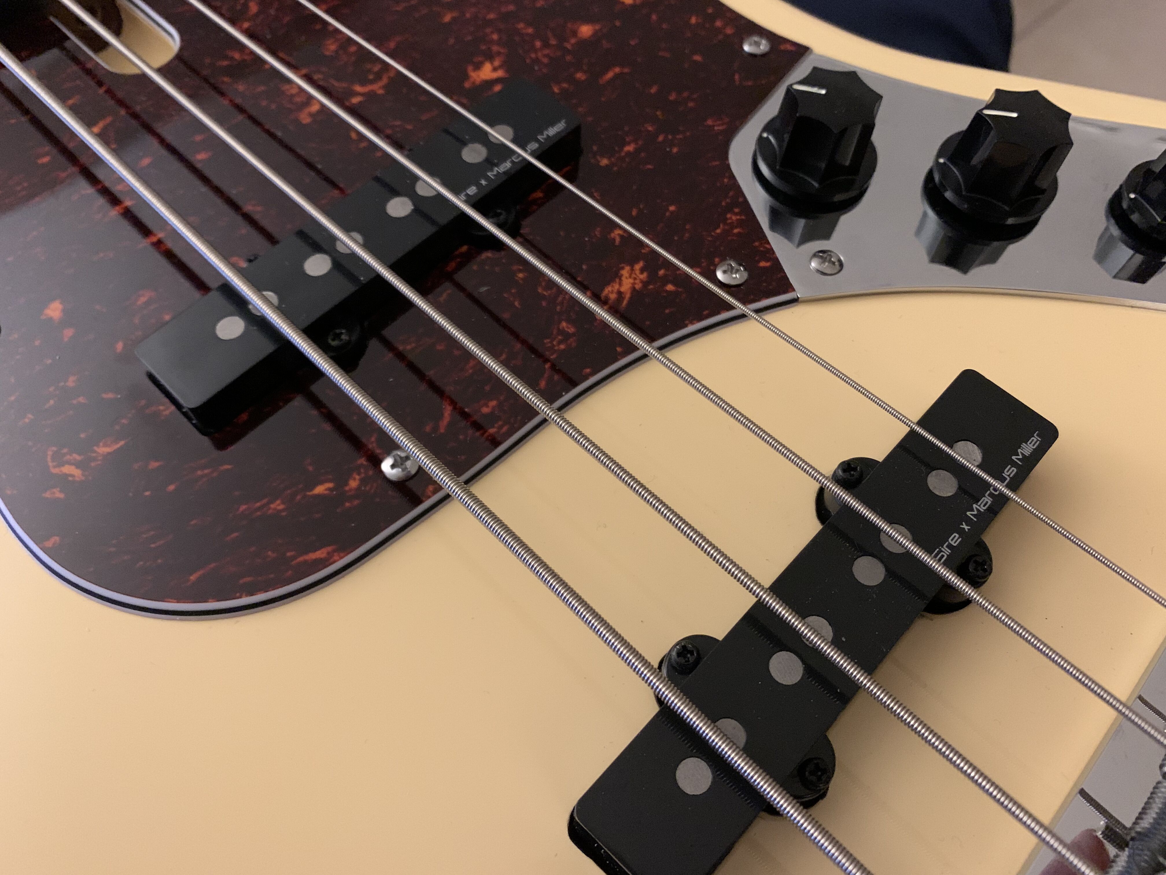 Marcus Miller V5 4ST (Alder) Sire - Audiofanzine