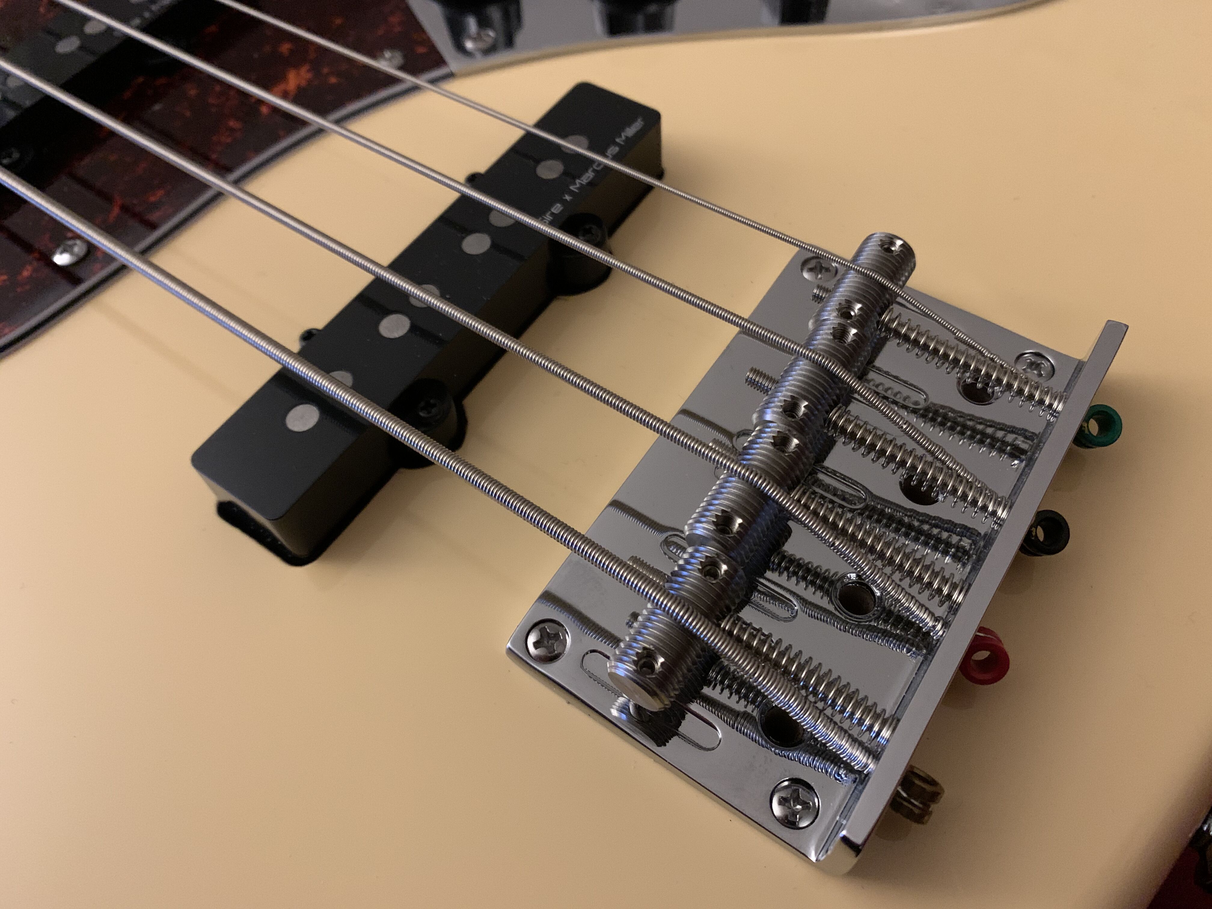 Marcus Miller V5 4ST (Alder) Sire - Audiofanzine