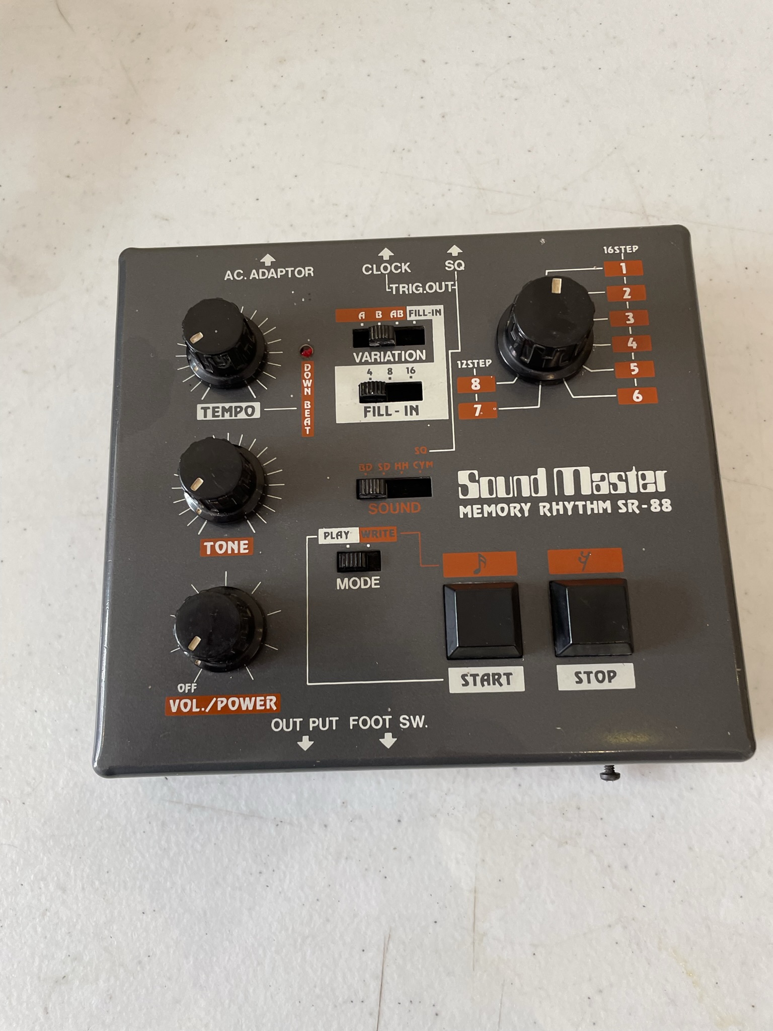 SR-88 Memory Rhythm - Sound Master SR-88 Memory Rhythm - Audiofanzine