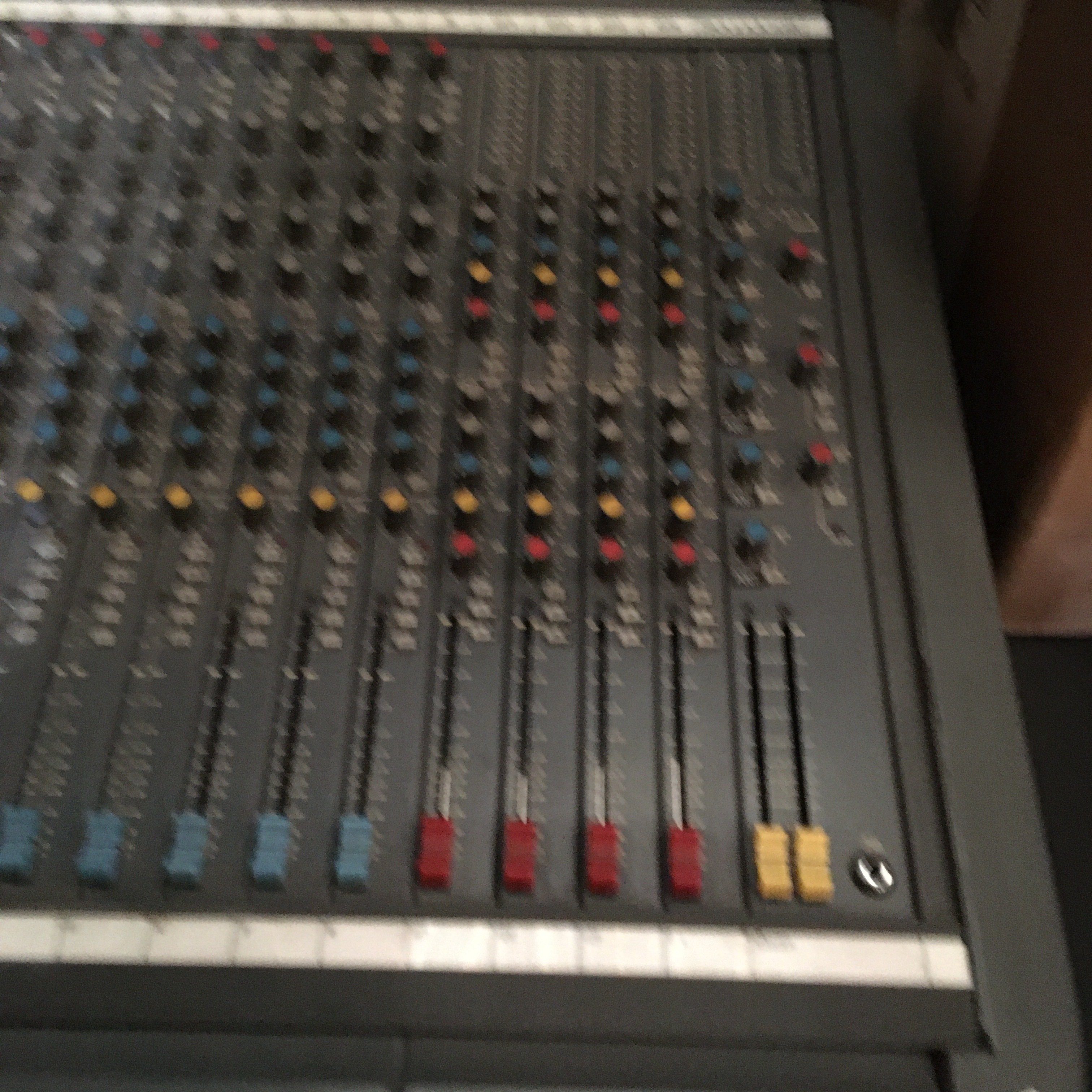 Delta 200 - Soundcraft Delta 200 - Audiofanzine