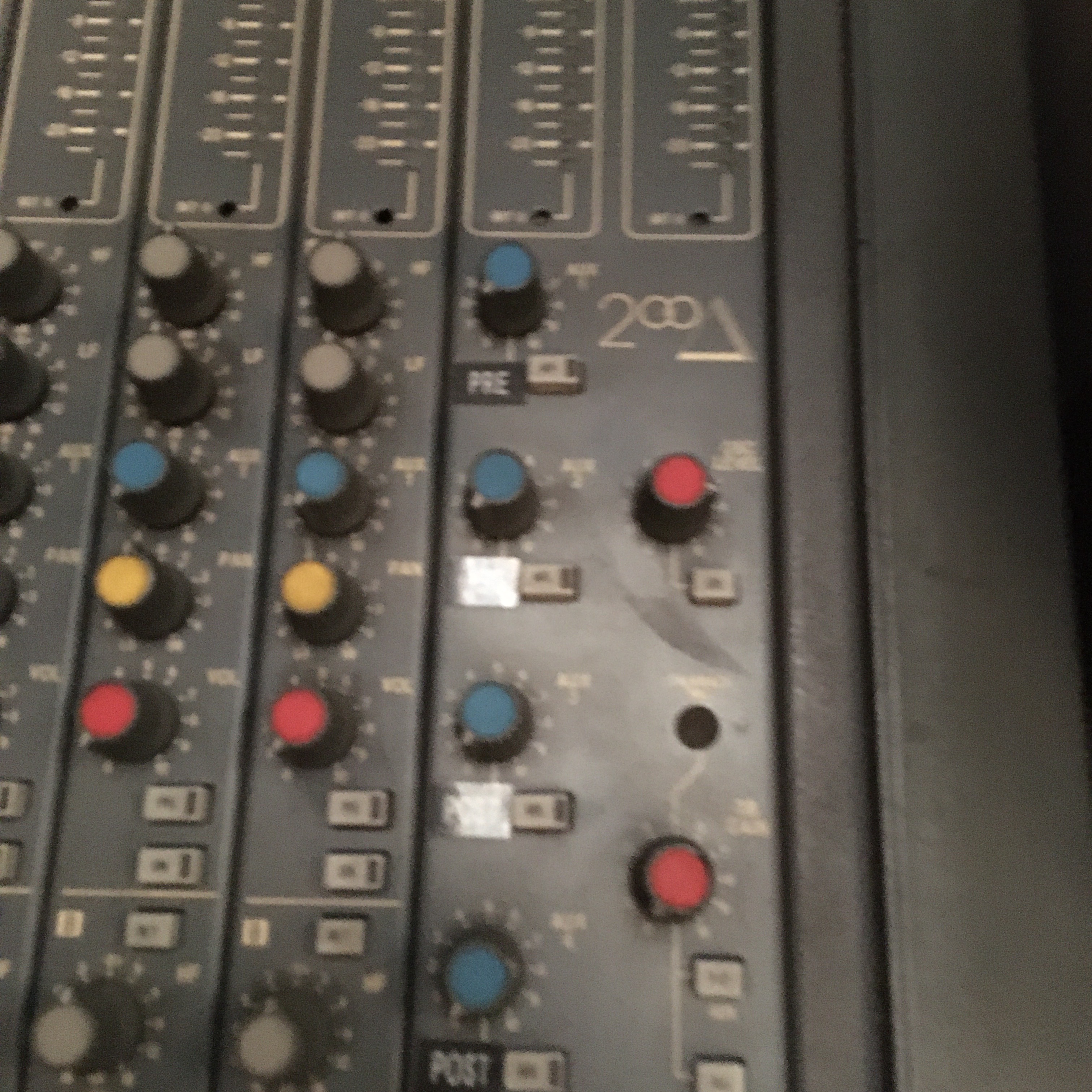 Delta 200 - Soundcraft Delta 200 - Audiofanzine