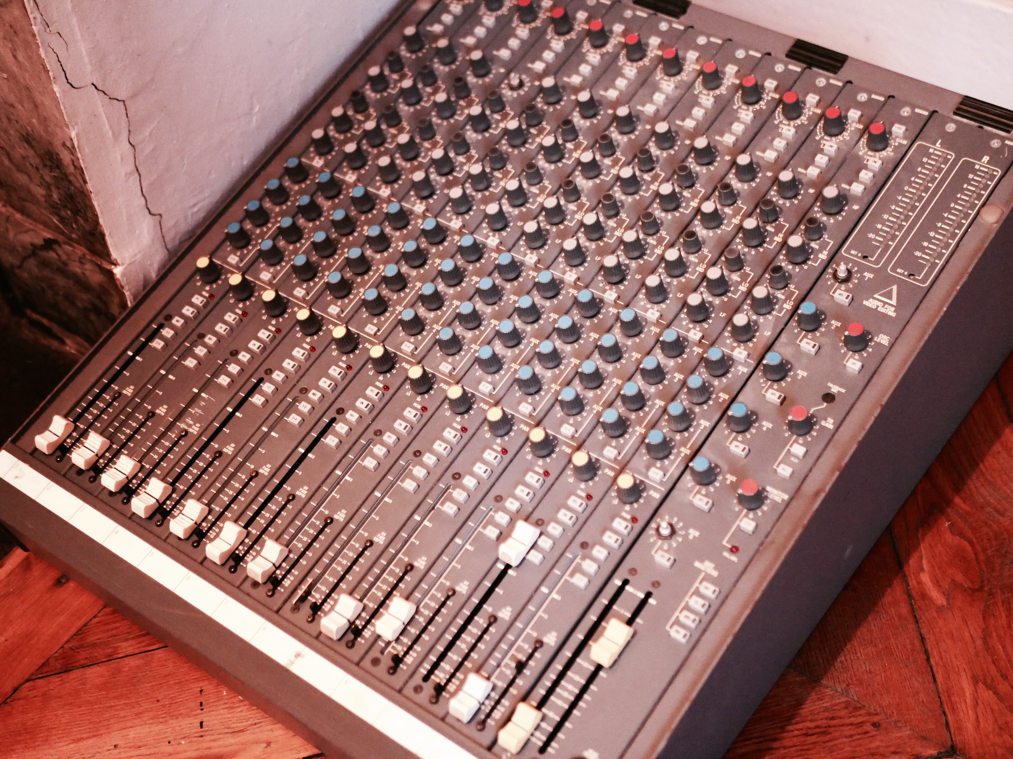 DELTA DLX - Soundcraft Delta DLX - Audiofanzine