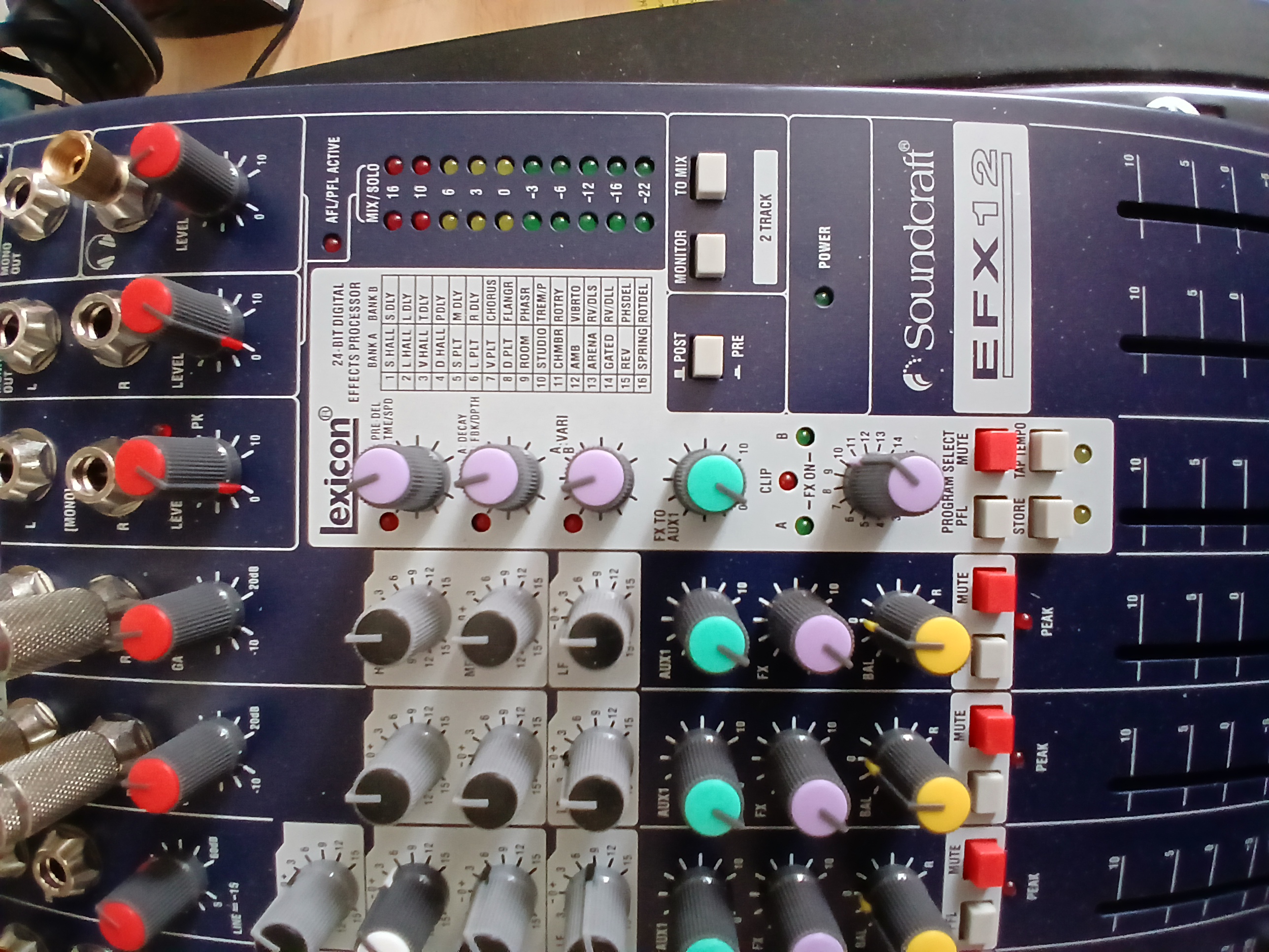 EFX12 - Soundcraft EFX12 - Audiofanzine