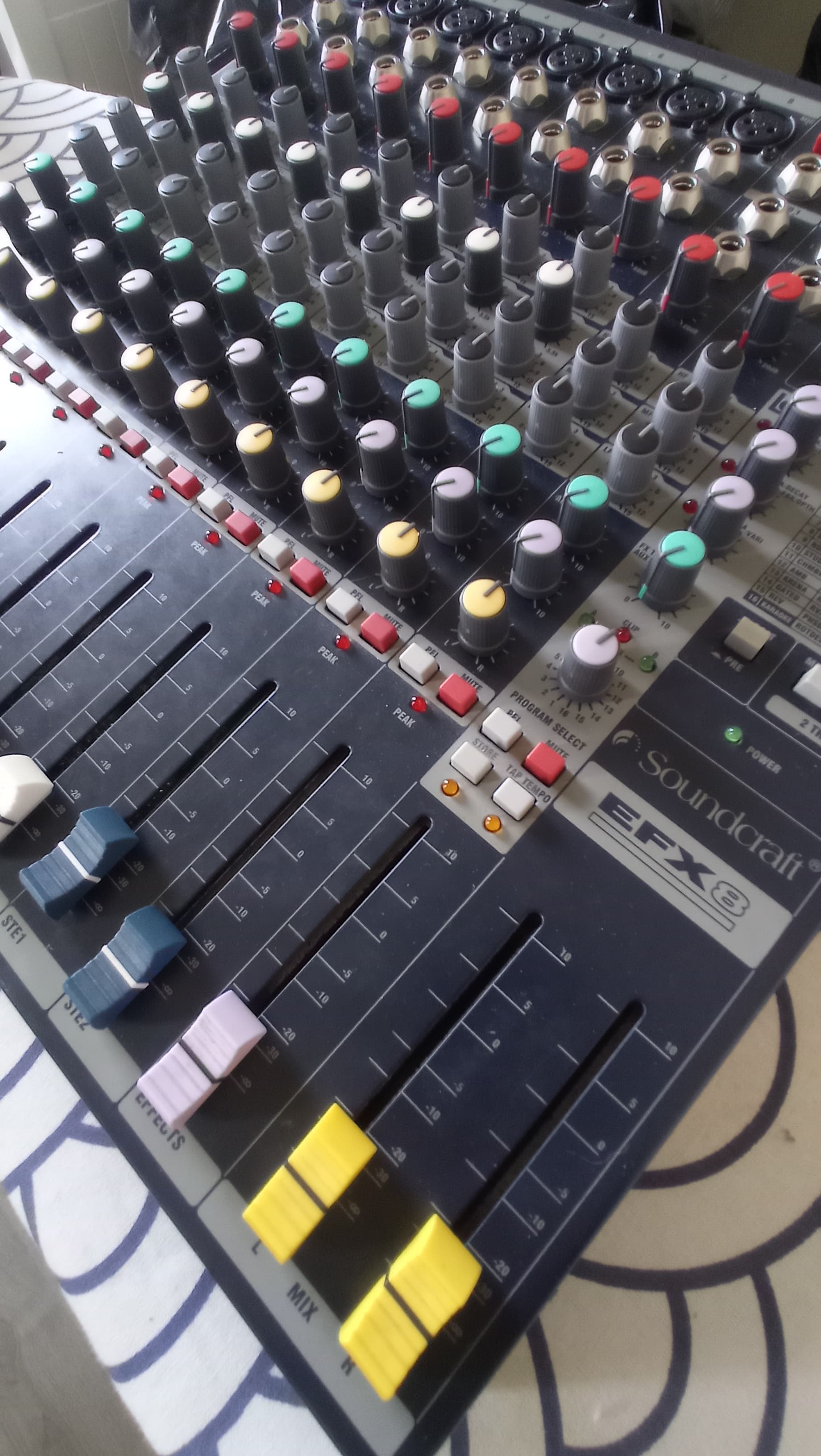 EFX8 - Soundcraft EFX8 - Audiofanzine