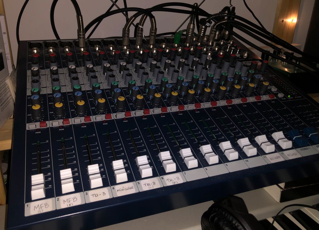 EPM12 - Soundcraft EPM12 - Audiofanzine