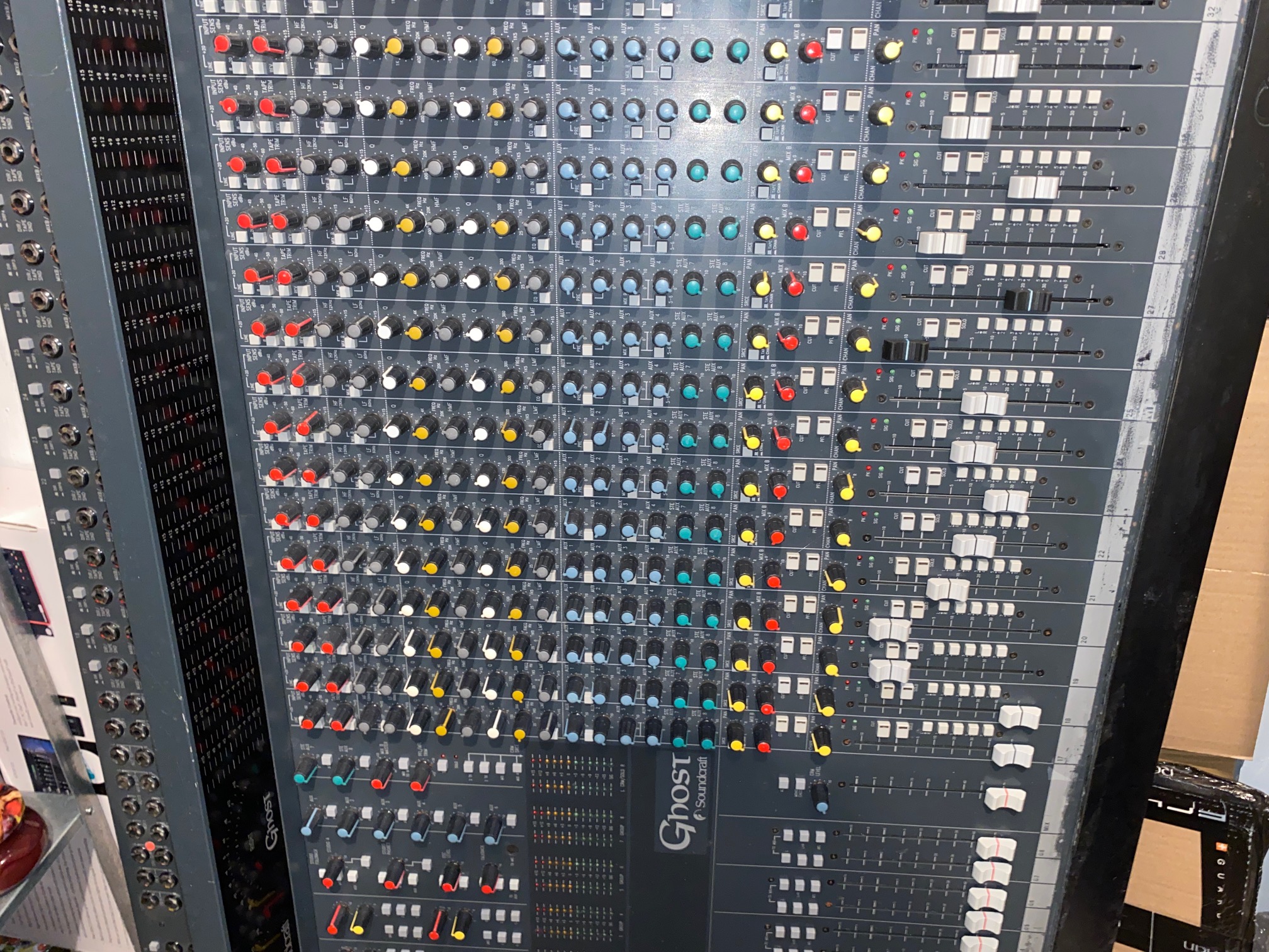 Ghost 32 - Soundcraft Ghost 32 - Audiofanzine
