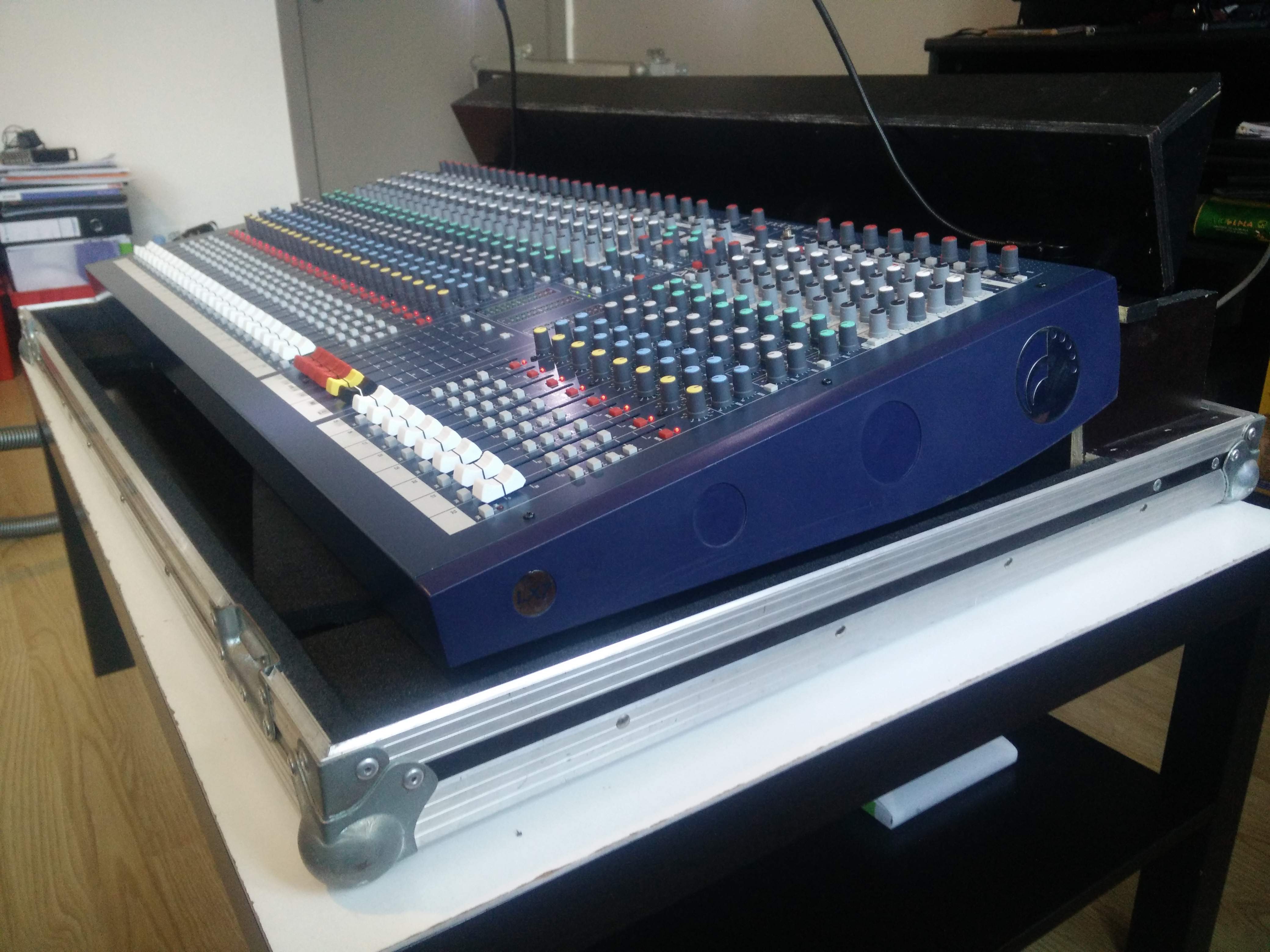 Photo Soundcraft LX7ii 32 : Soundcraft LX7ii 32 (37937) (#1895515 ...