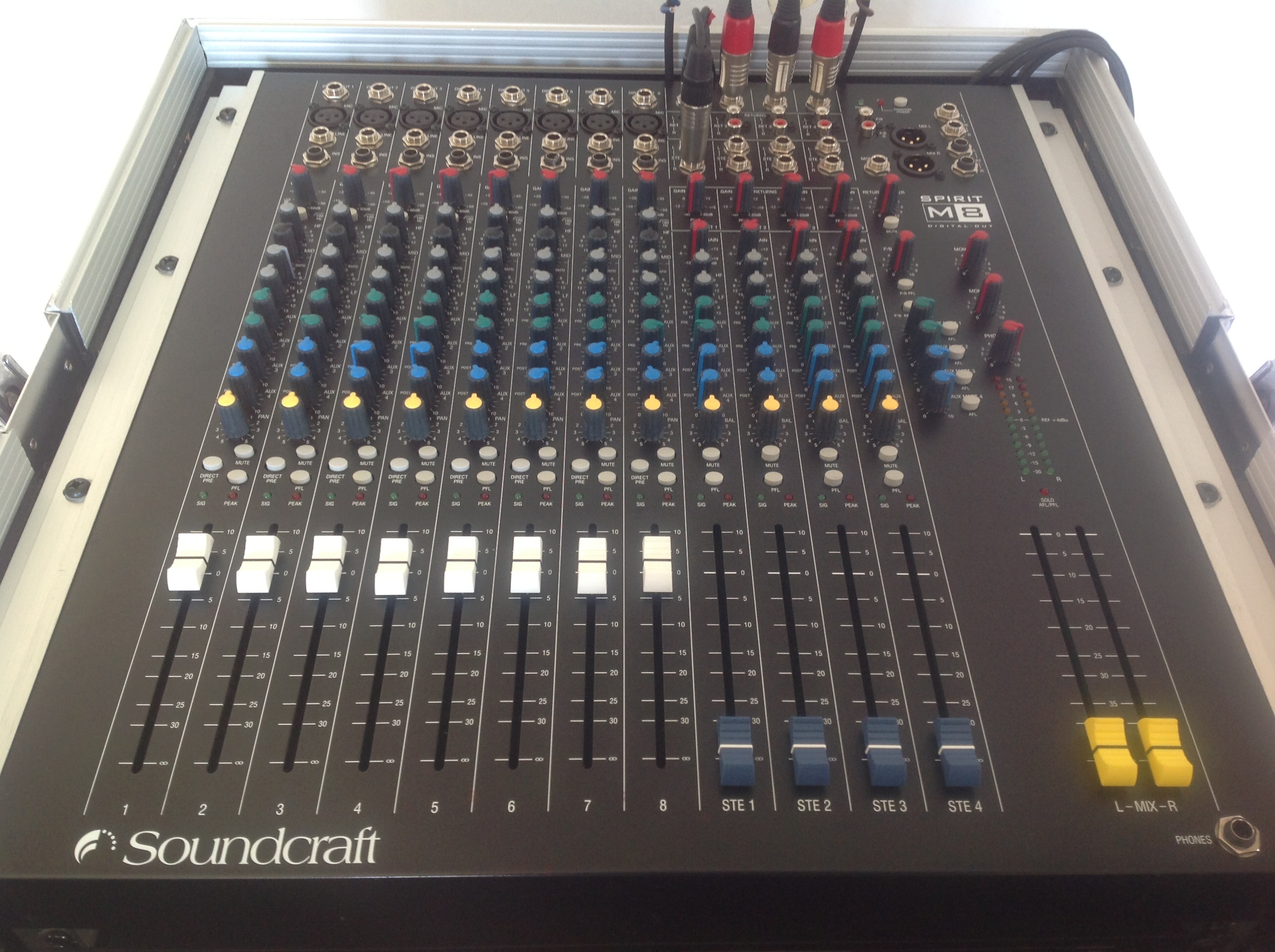 Photo Soundcraft M8 : Soundcraft SPIRIT M8 (#567888) - Audiofanzine