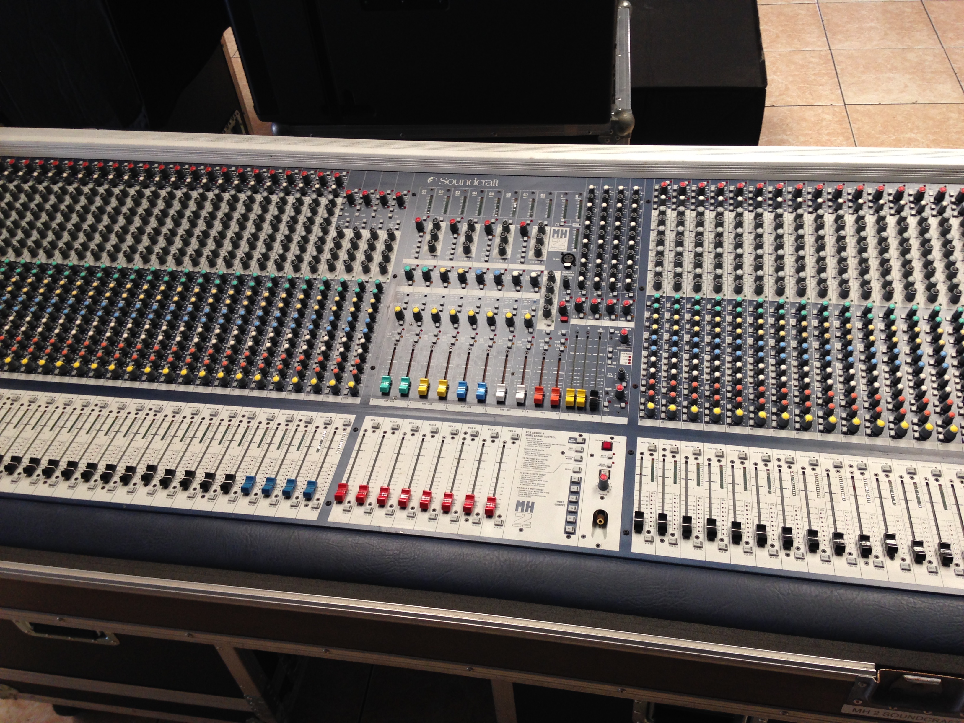 MH2 40+4 - Soundcraft MH2 40+4 - Audiofanzine