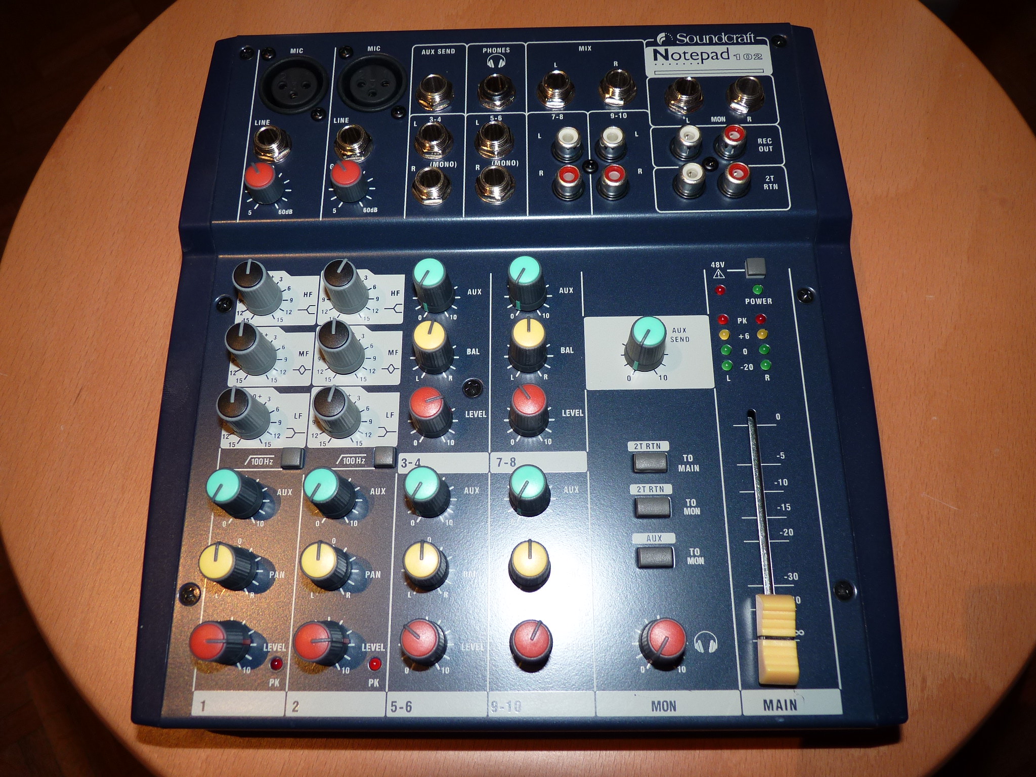 Notepad 102 Soundcraft Professional Audio Mixers
