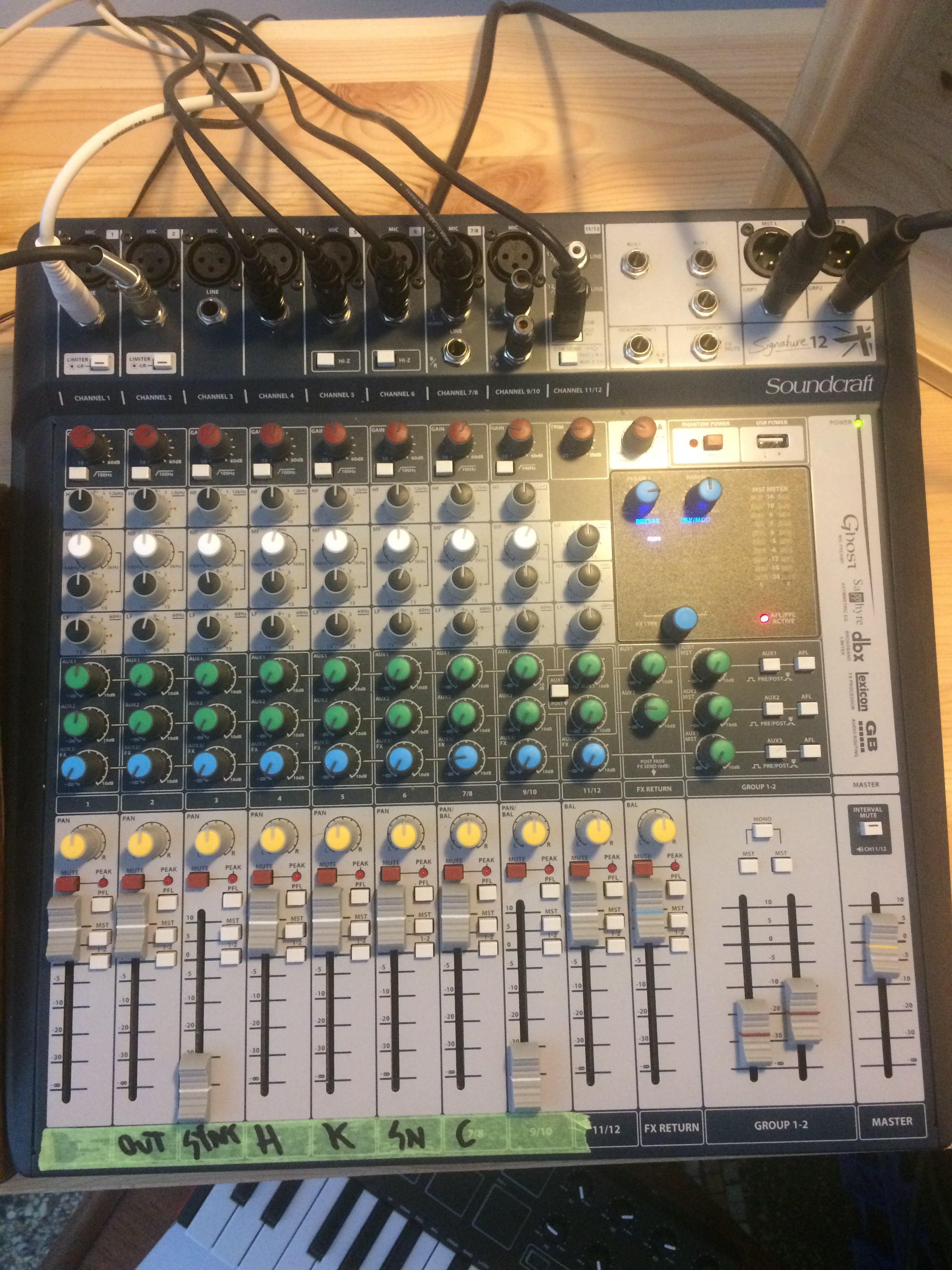 SIGNATURE 12 - Soundcraft Signature 12 - Audiofanzine