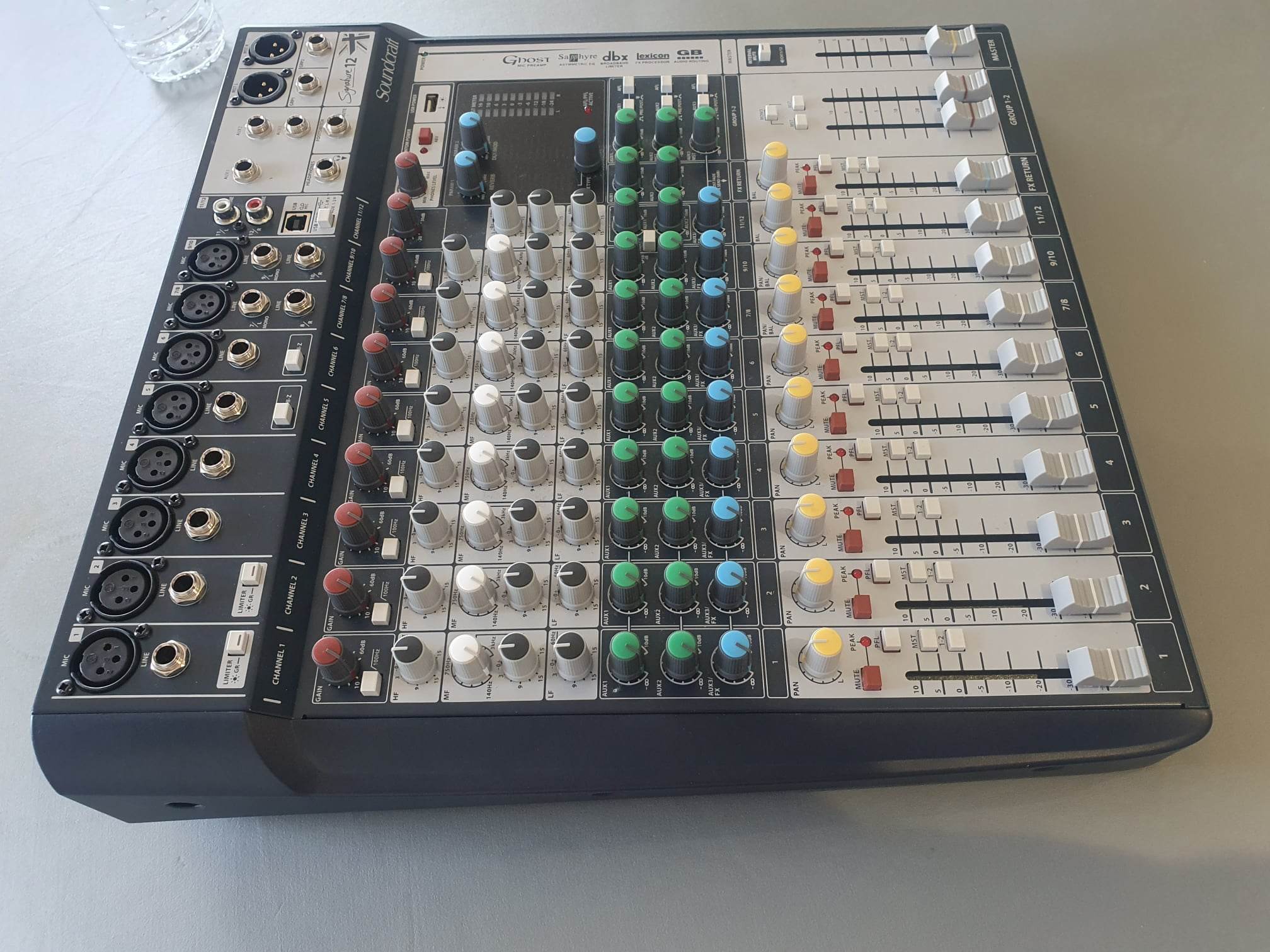 Signature 12 - Soundcraft Signature 12 - Audiofanzine