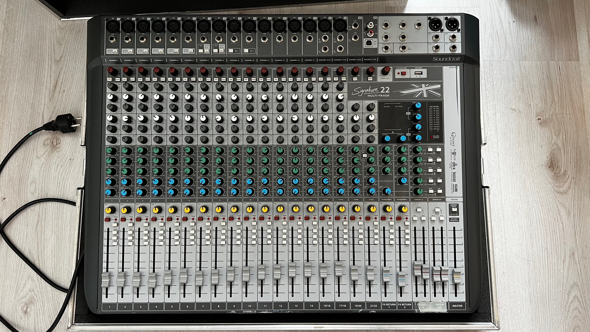 Signature 22 MTK - Soundcraft Signature 22 MTK - Audiofanzine