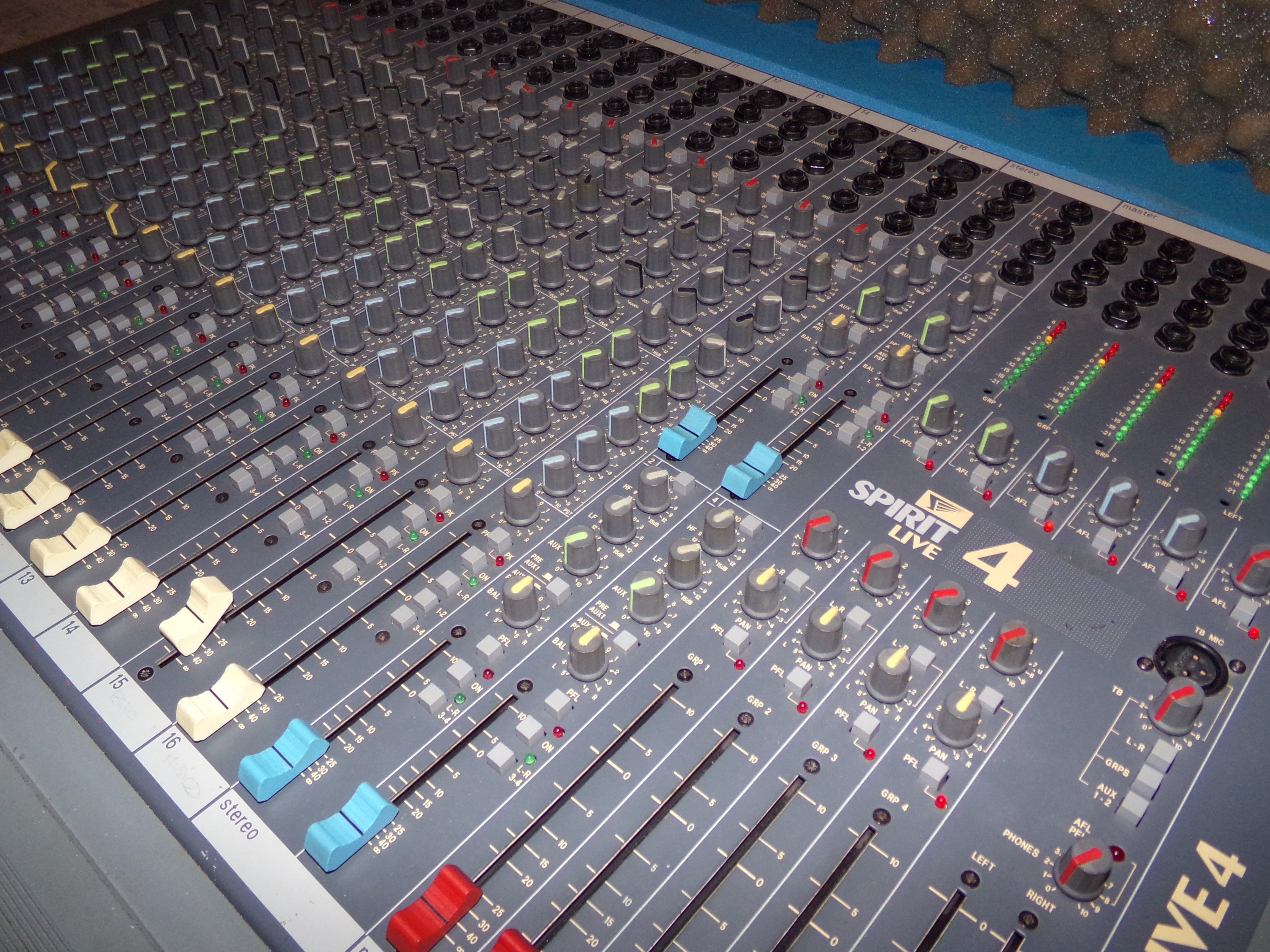 SPIRIT LIVE 4 16/4/2 - Soundcraft Spirit Live 4 16/4/2 - Audiofanzine