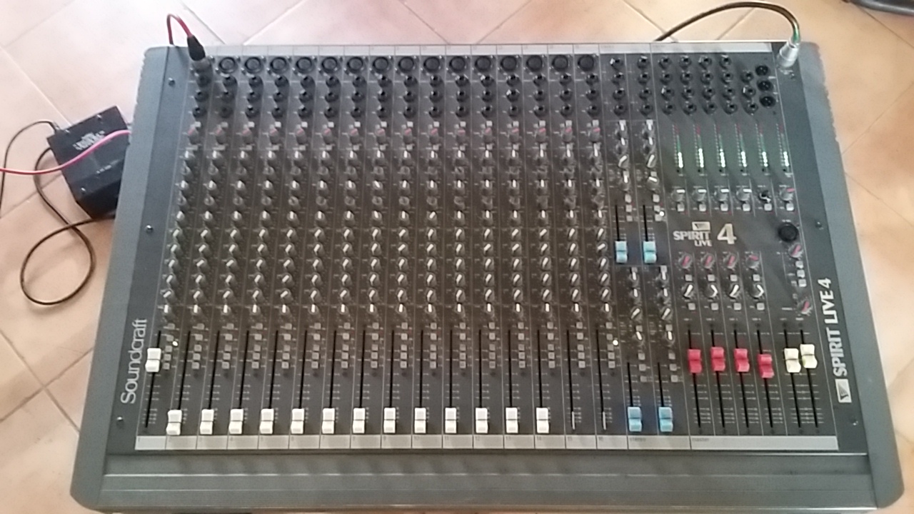 SPIRIT LIVE 4 16/4/2 - Soundcraft Spirit Live 4 16/4/2 - Audiofanzine