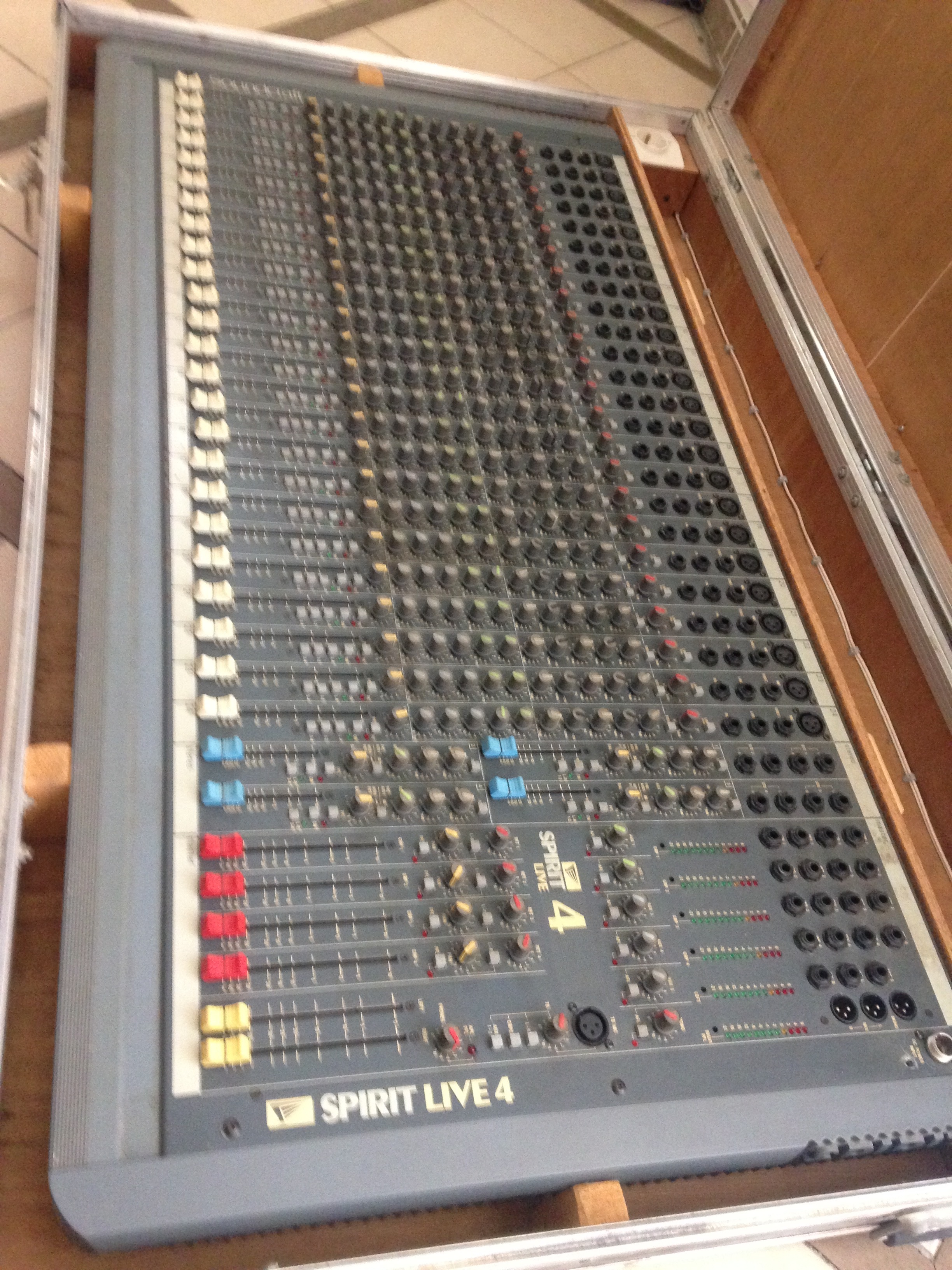 Spirit Live 4² 24 - Soundcraft Spirit Live 4² 24 - Audiofanzine