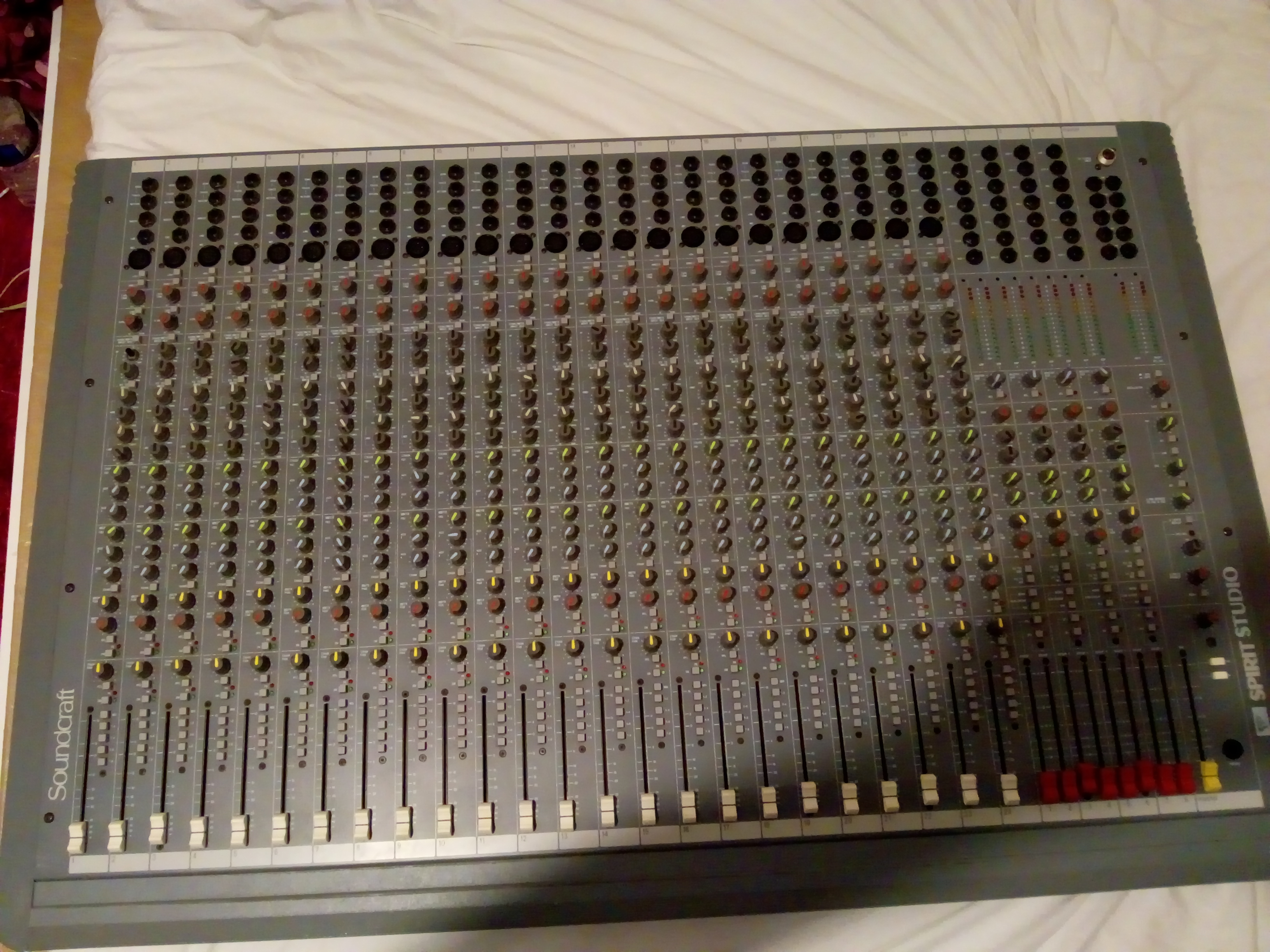 Spirit Studio 24/8/2 - Soundcraft Spirit Studio 24/8/2 - Audiofanzine