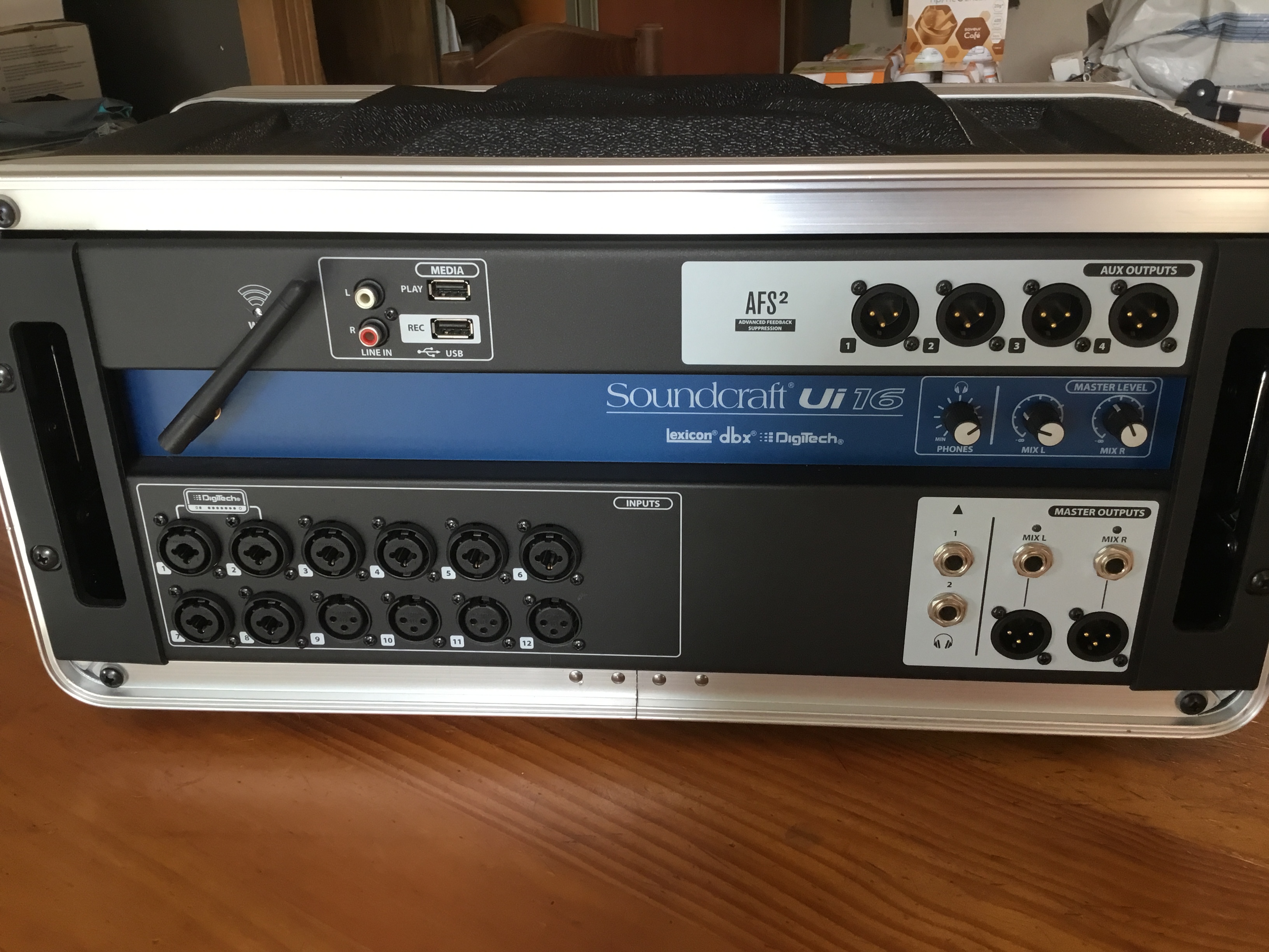 Ui 16 - Soundcraft Ui 16 - Audiofanzine