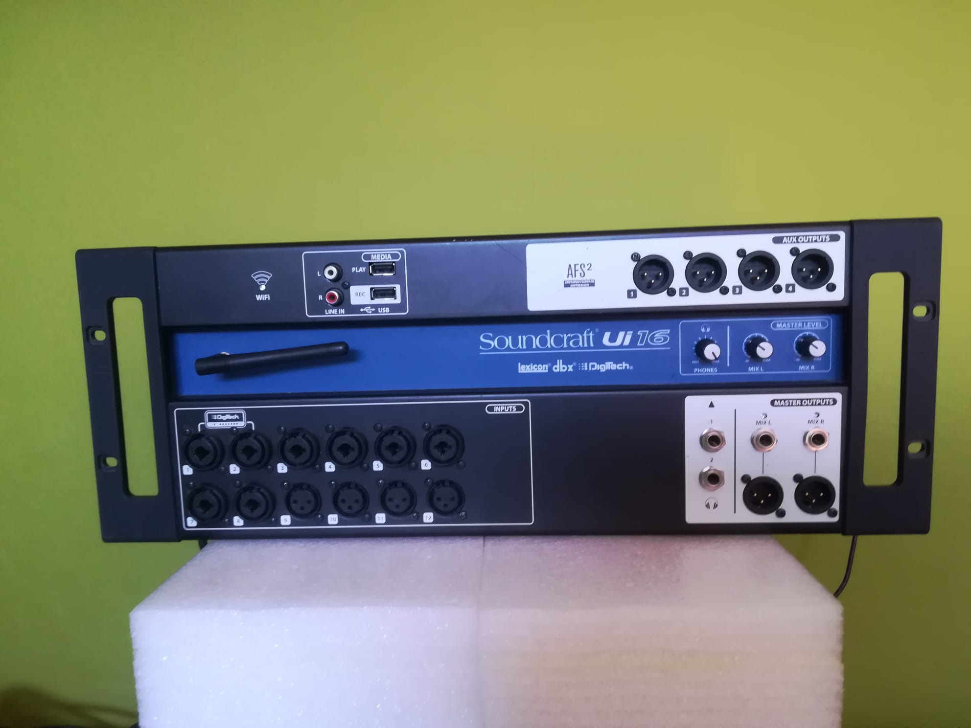 Ui 16 - Soundcraft Ui 16 - Audiofanzine