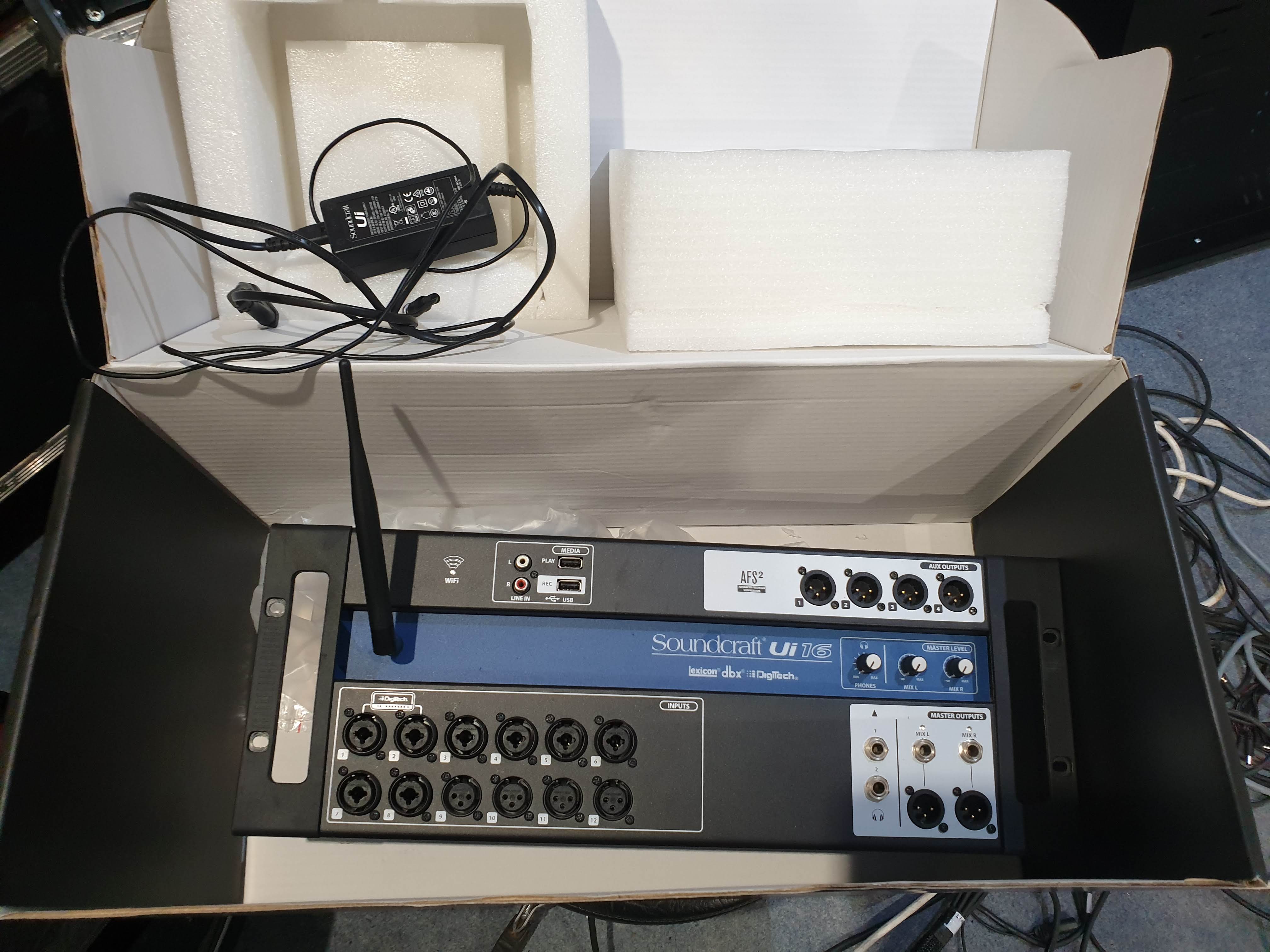 Ui 16 - Soundcraft Ui 16 - Audiofanzine