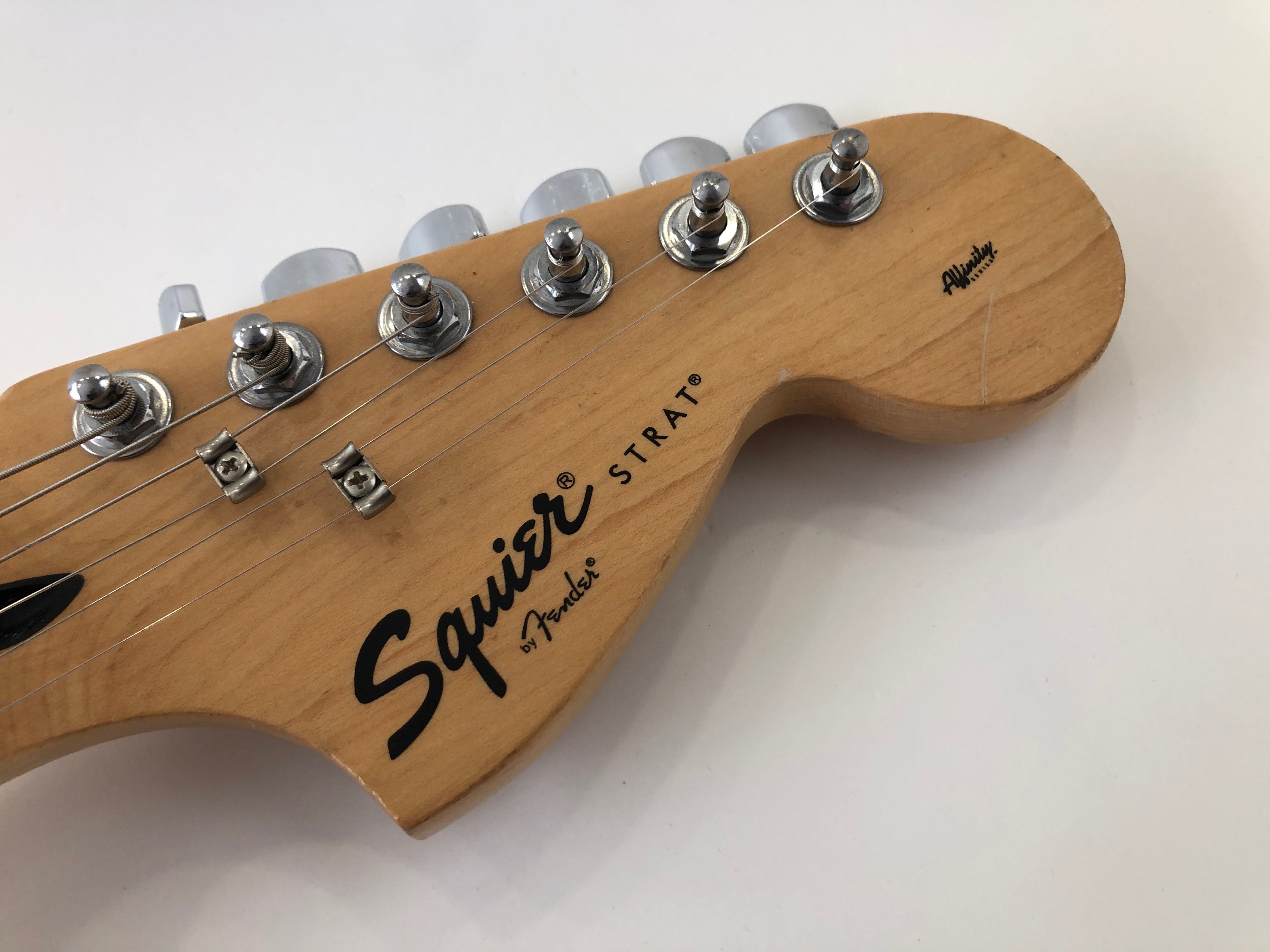 Hello Kitty Strat - Squier Hello Kitty Strat - Audiofanzine