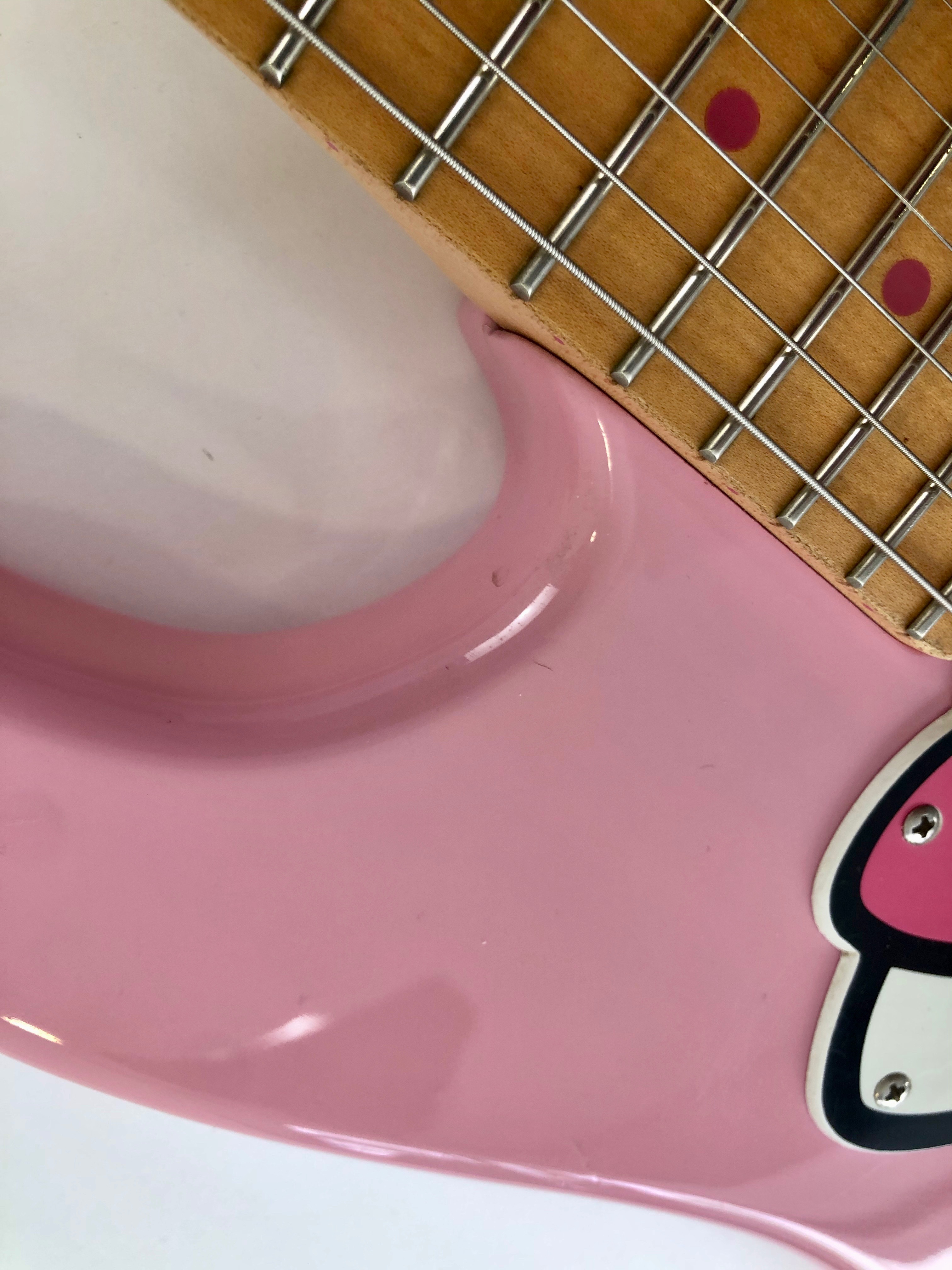 Hello Kitty Strat - Squier Hello Kitty Strat - Audiofanzine