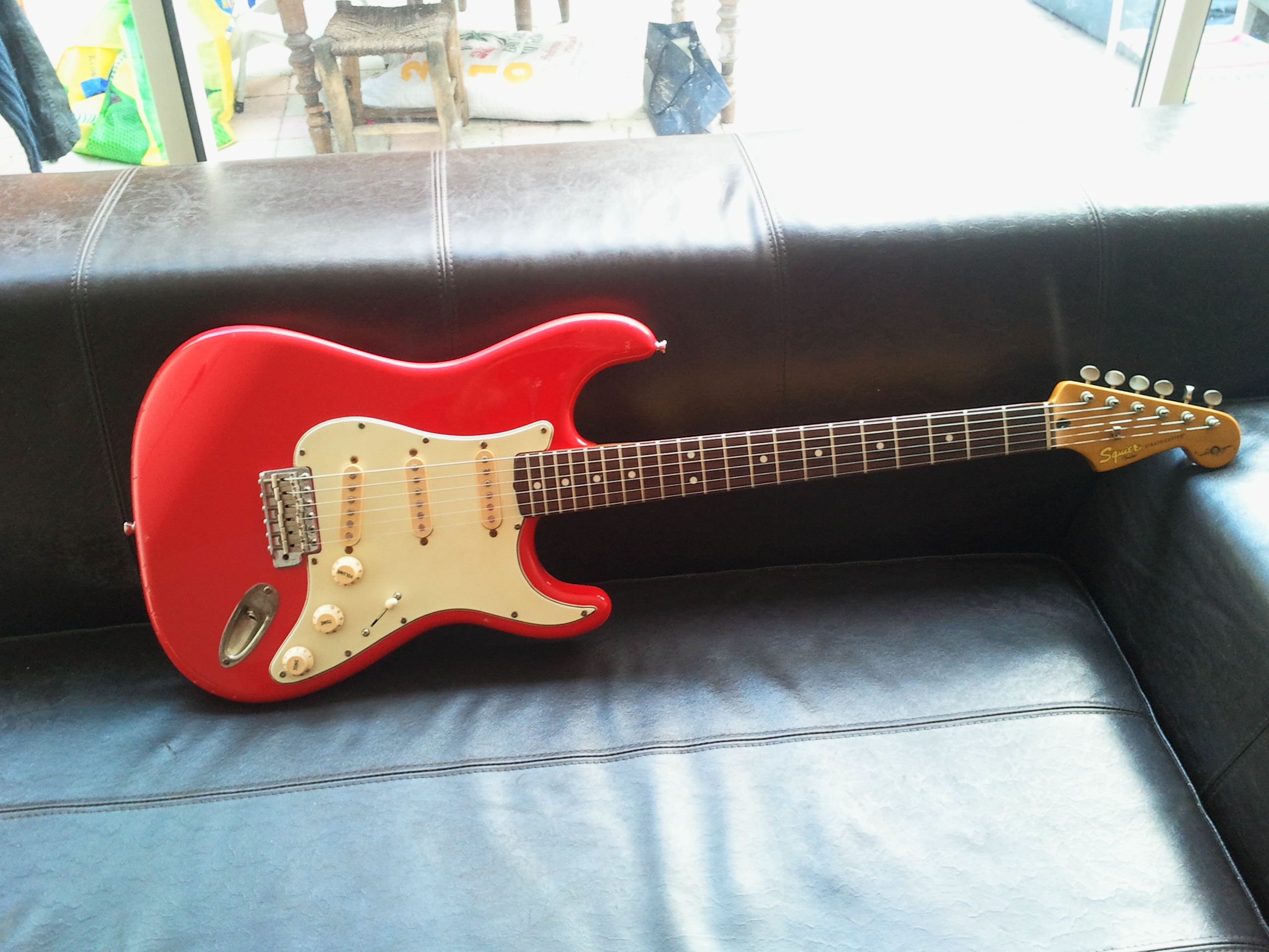 Squier Simon Neil Stratocaster image (#544684) - Audiofanzine